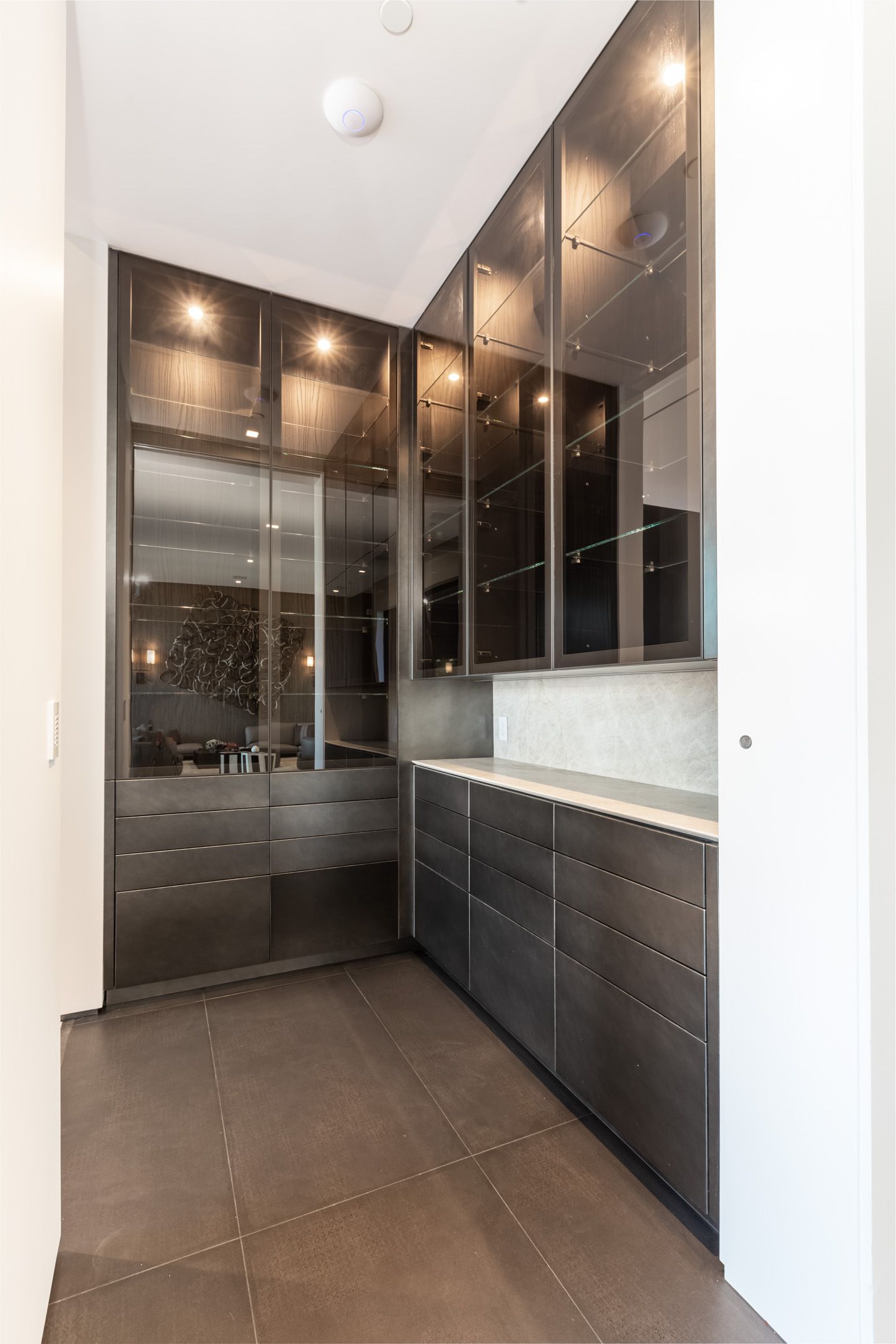 T30 | Kitchen with push to open doors By TM Italia Cucine