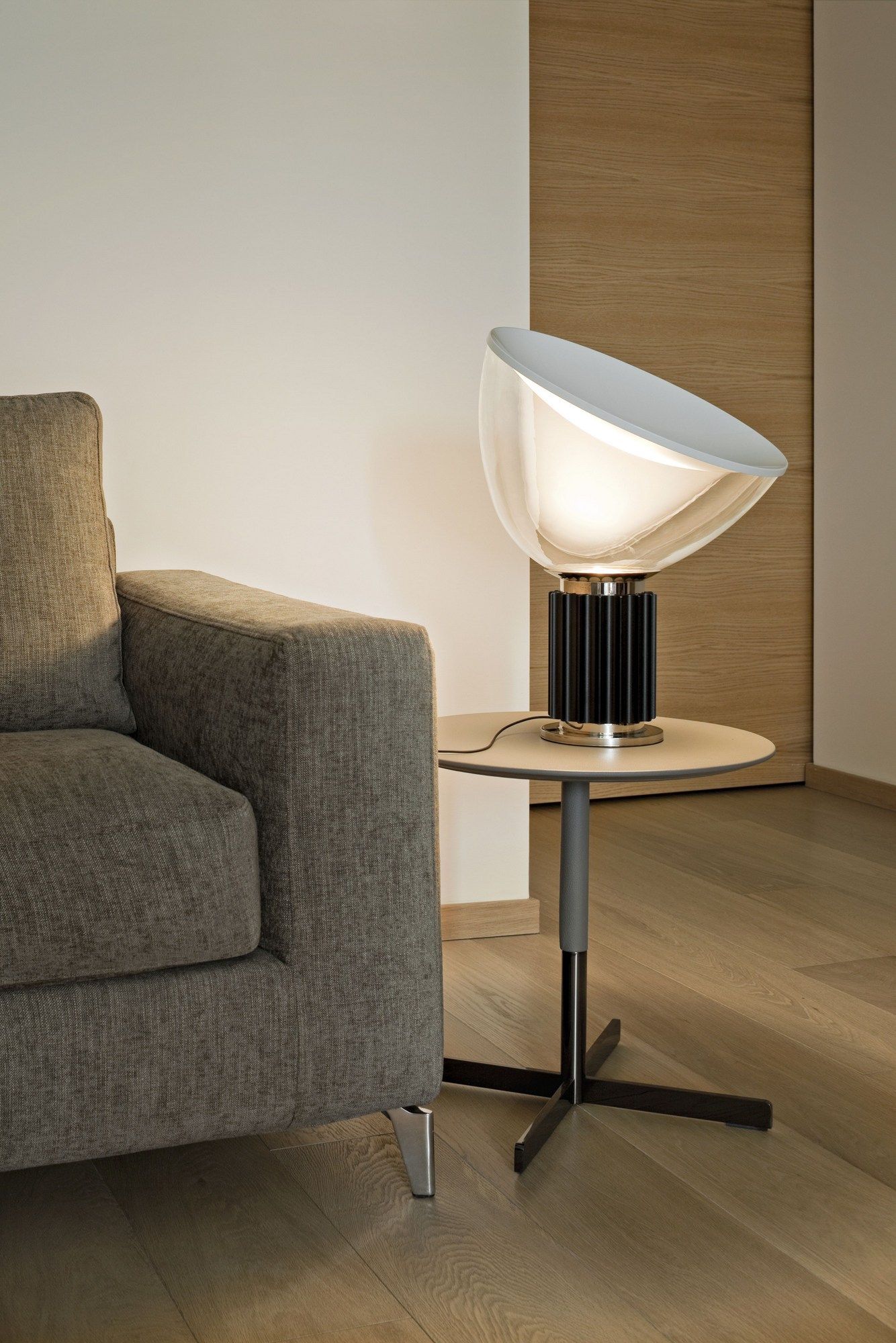 TACCIA SMALL 台灯 By Flos 设计师Achille Castiglioni, Pier Giacomo Castiglioni