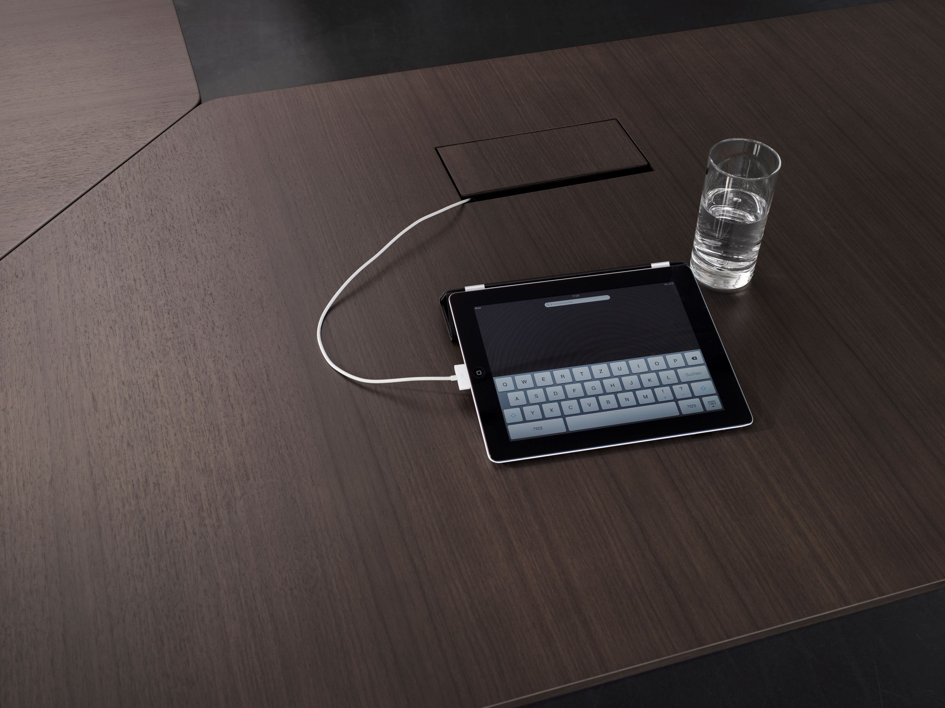 TALK Wooden meeting table By RENZ | design Jehs+Laub