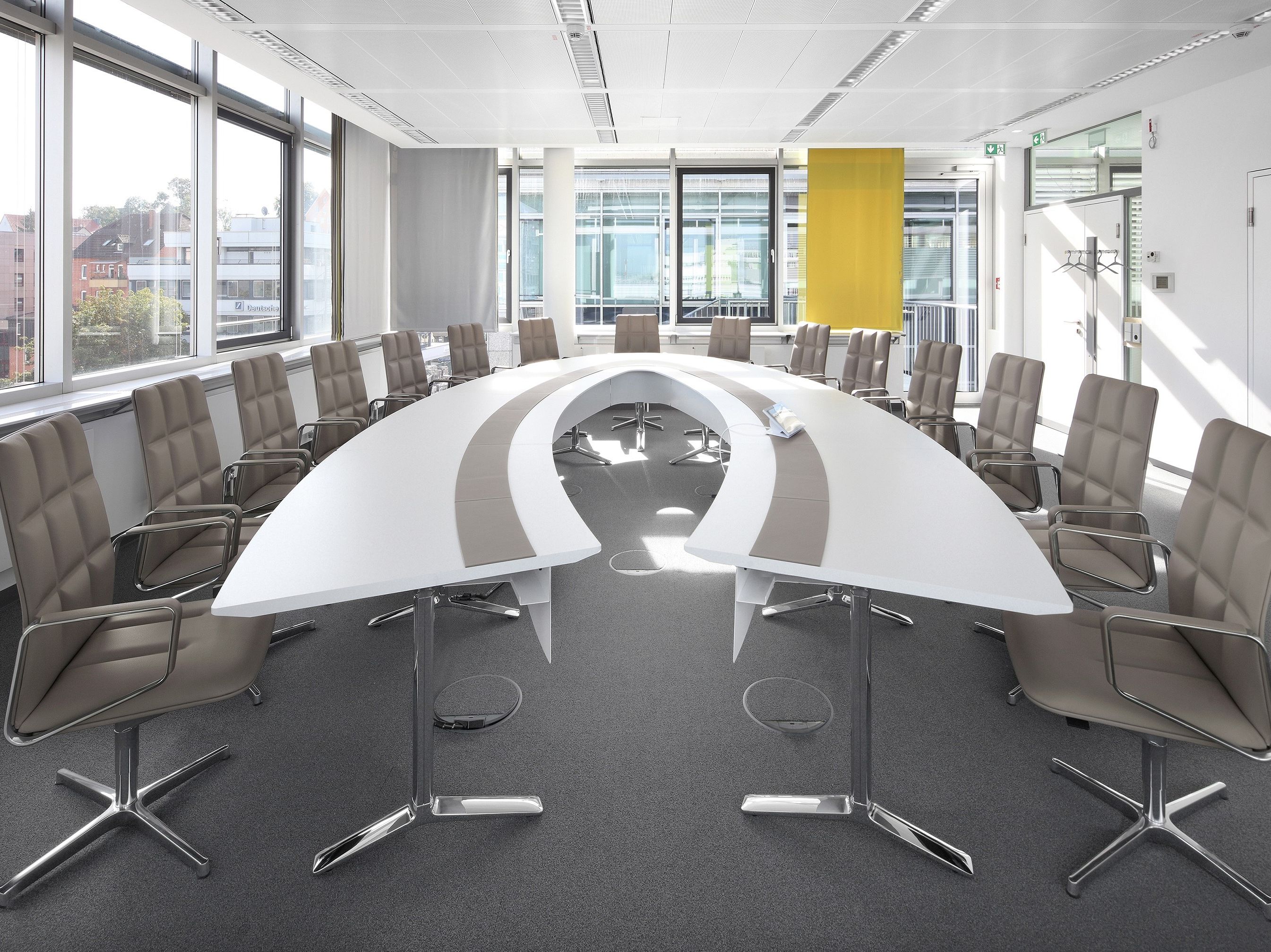 TALK | Oval meeting table By RENZ design Jehs+Laub