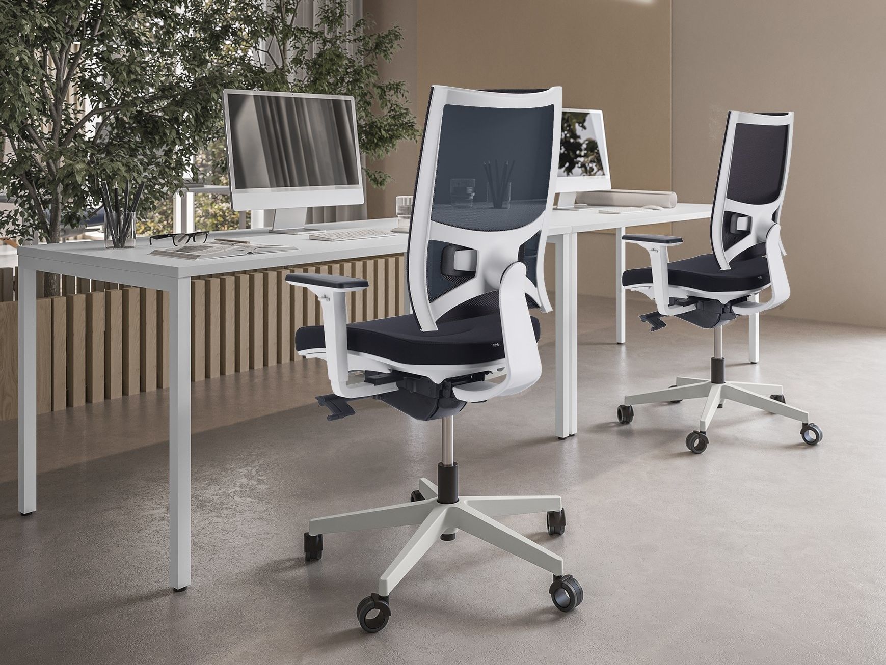 TEAM STRIKE Mesh office chair with 5-Spoke base with armrests By ...