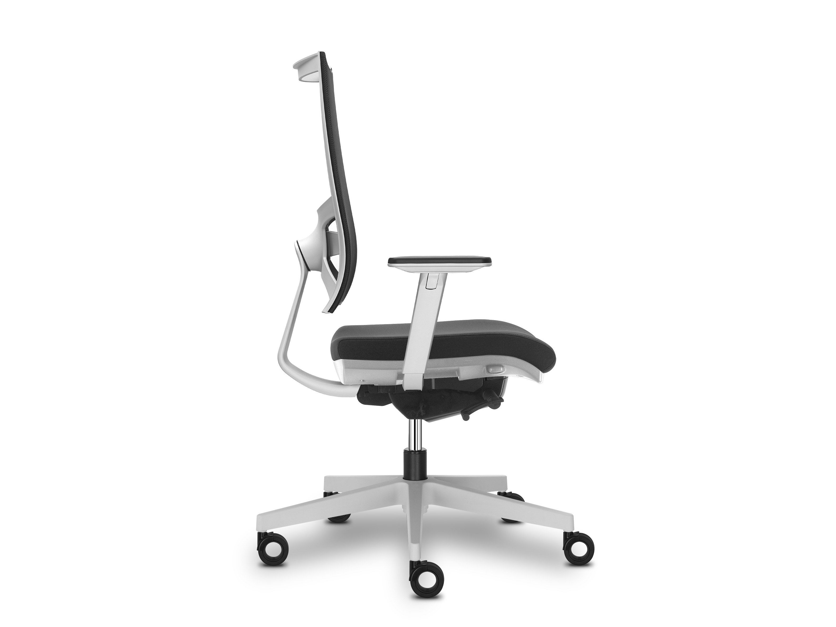 TEAM STRIKE Mesh office chair with 5-Spoke base with armrests By ...