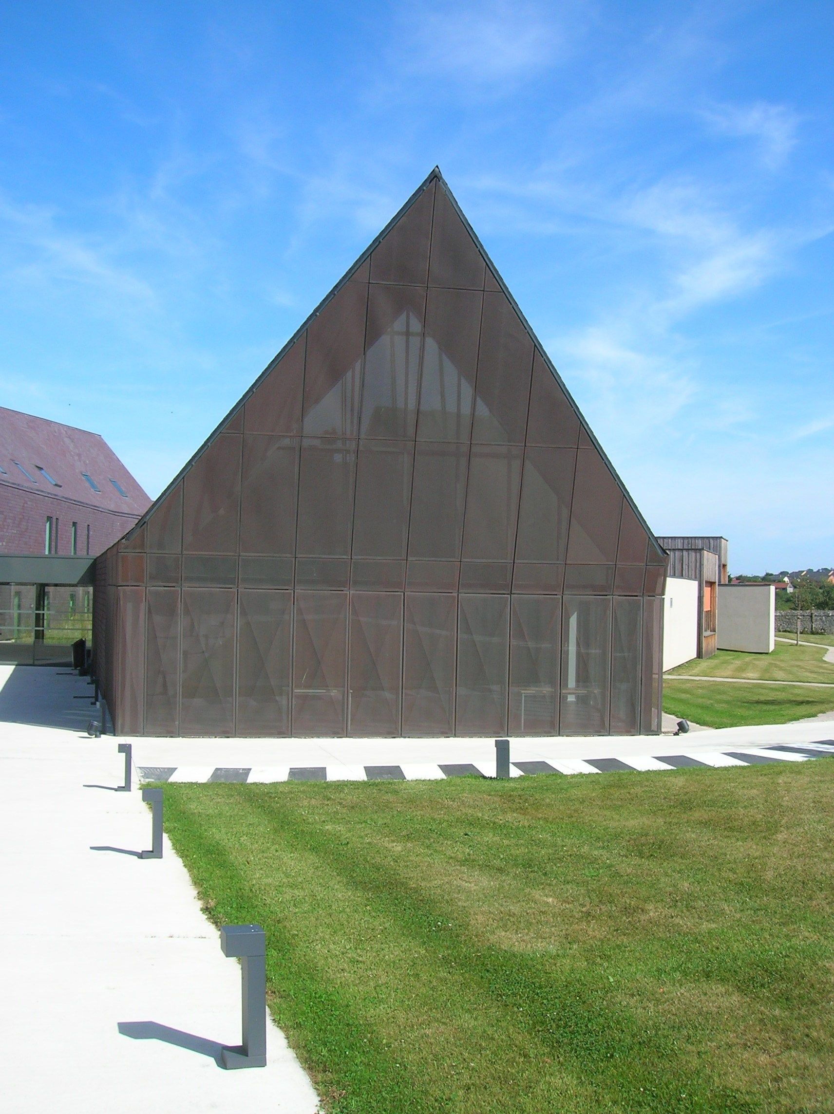 TECU® Design_flatmesh Metal Stretched mesh for facade finish By KME ...