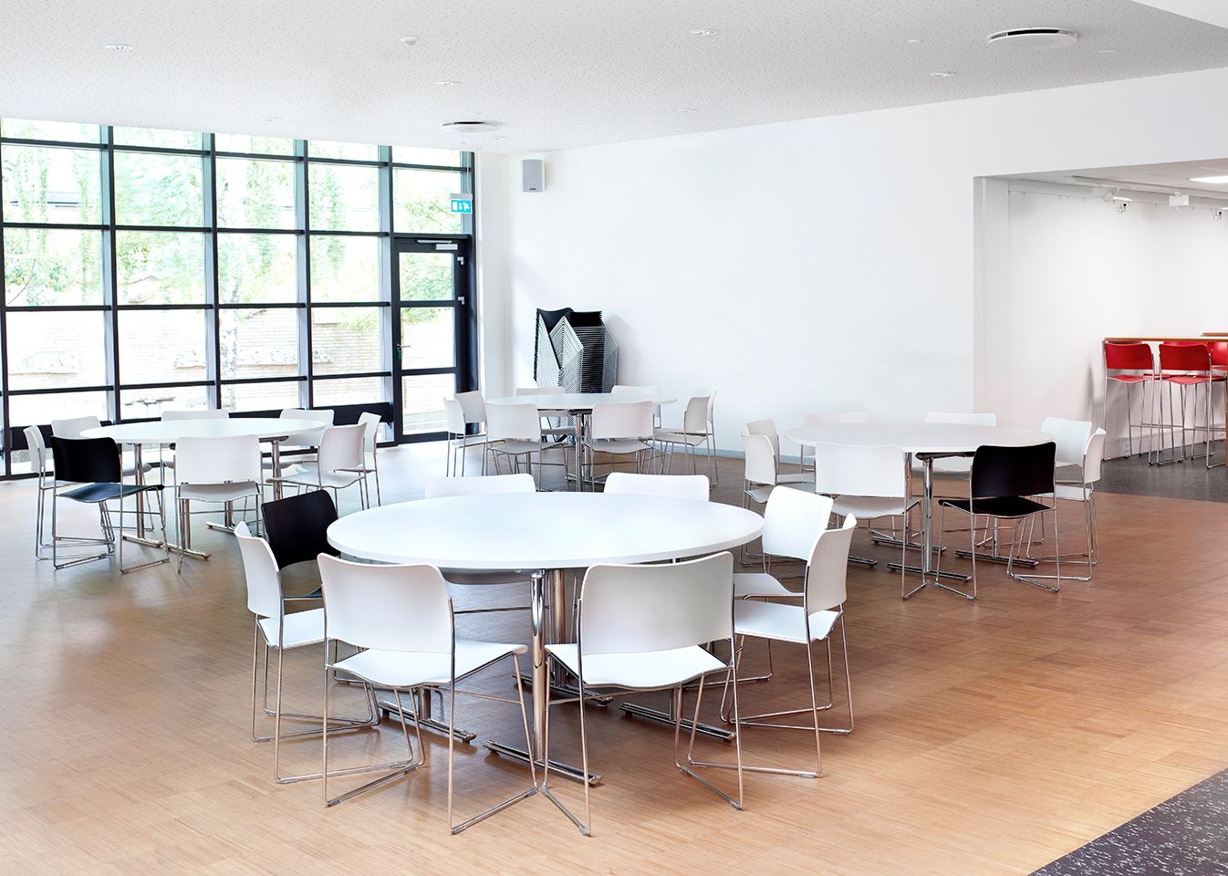 TEMPEST Half-round table with flip top By Howe | design Komplot Design