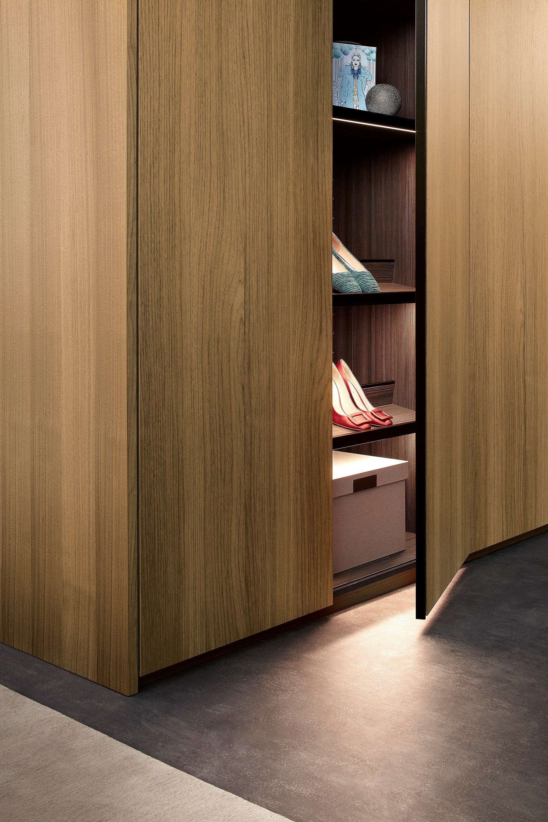 TEXT | Wardrobe Custom wardrobe By Lema | design Officinadesign Lema