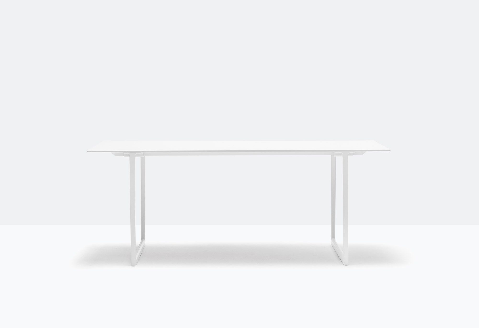 TOA TABLE OUTDOOR mesa By Pedrali diseño Robin Rizzini