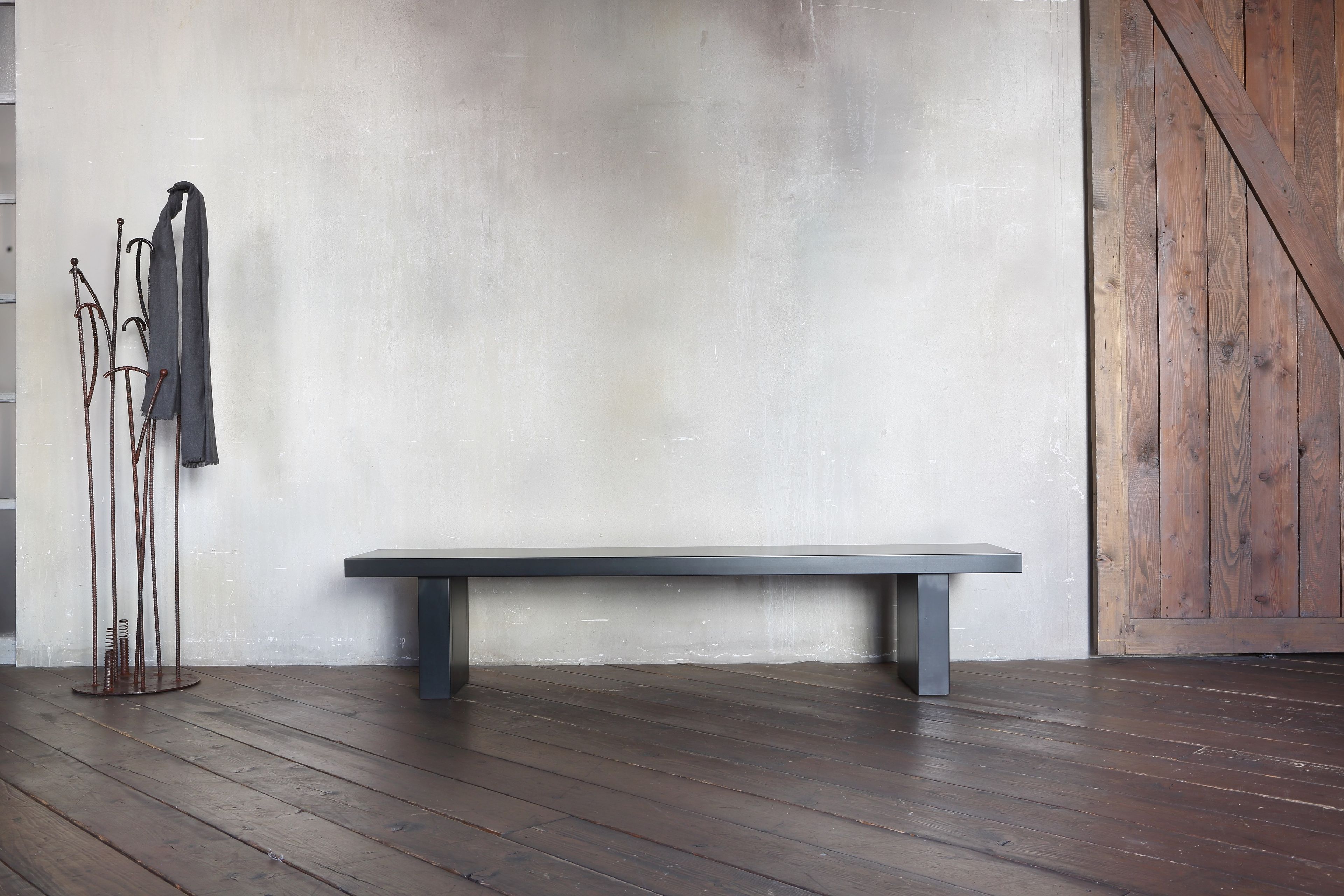 TOMMASO Plate bench By Zeus | design Doriana e Massimiliano Fuksas