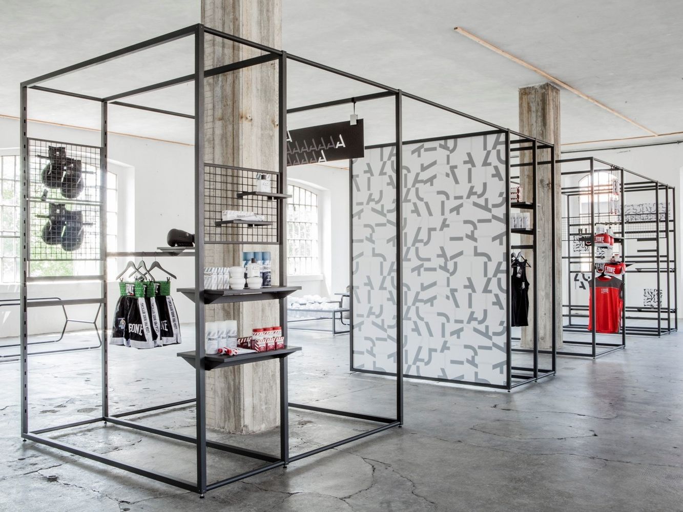 Modular retail display unit TONDOQUADRO By ALU
