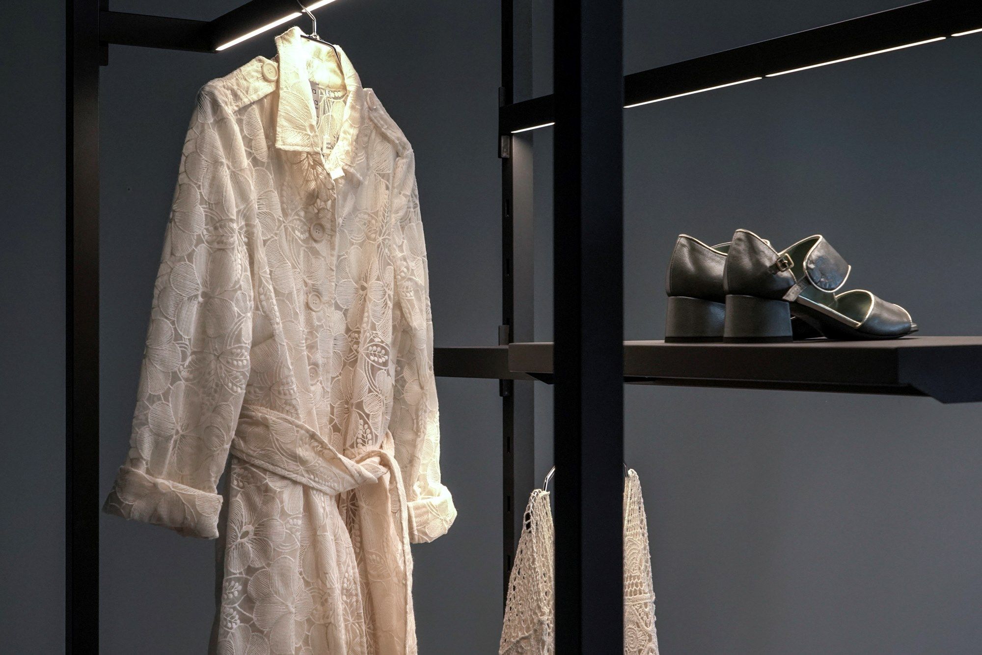 Modular retail display unit TONDOQUADRO By ALU