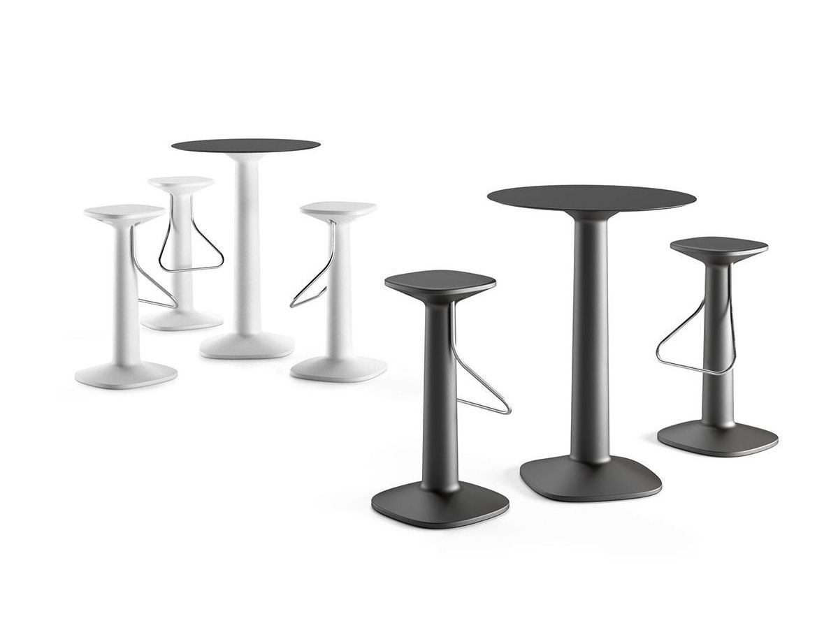 TOOL High stool with footrest By Plust