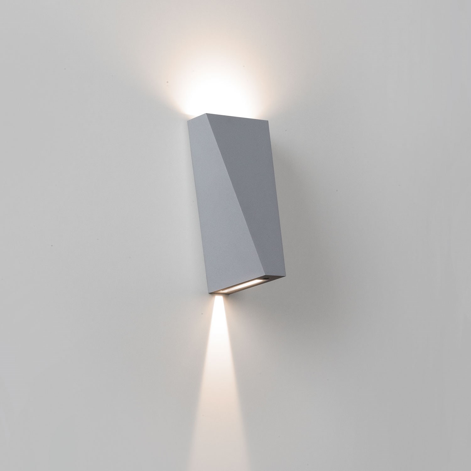 TOPIX L X Aplique para exteriores By Delta Light