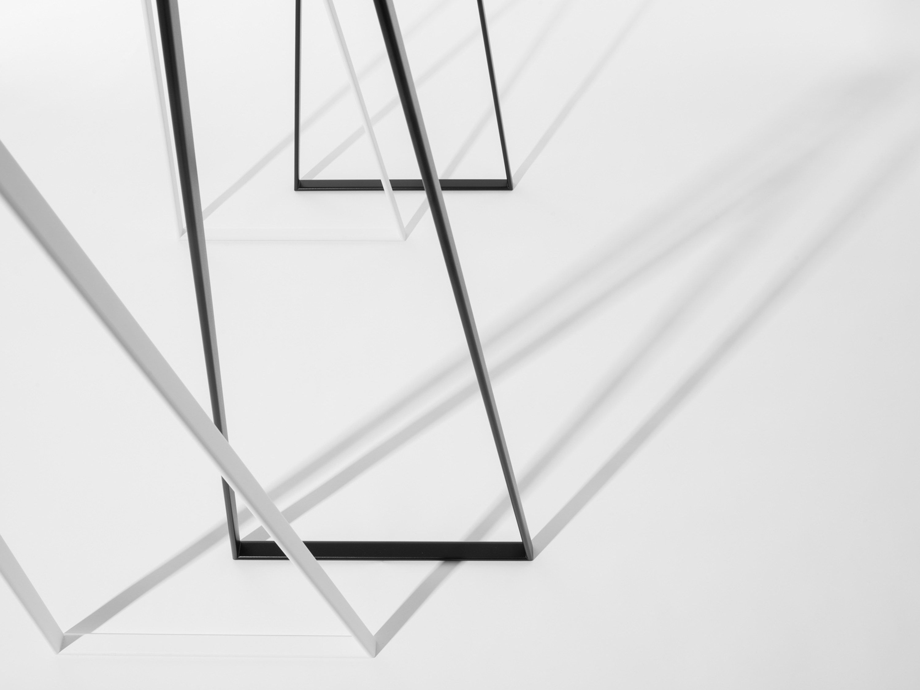 TRIANGLE | Coat stand By PIKKA design RAKETA - Katjusa Kranjc & Rok Kuhar