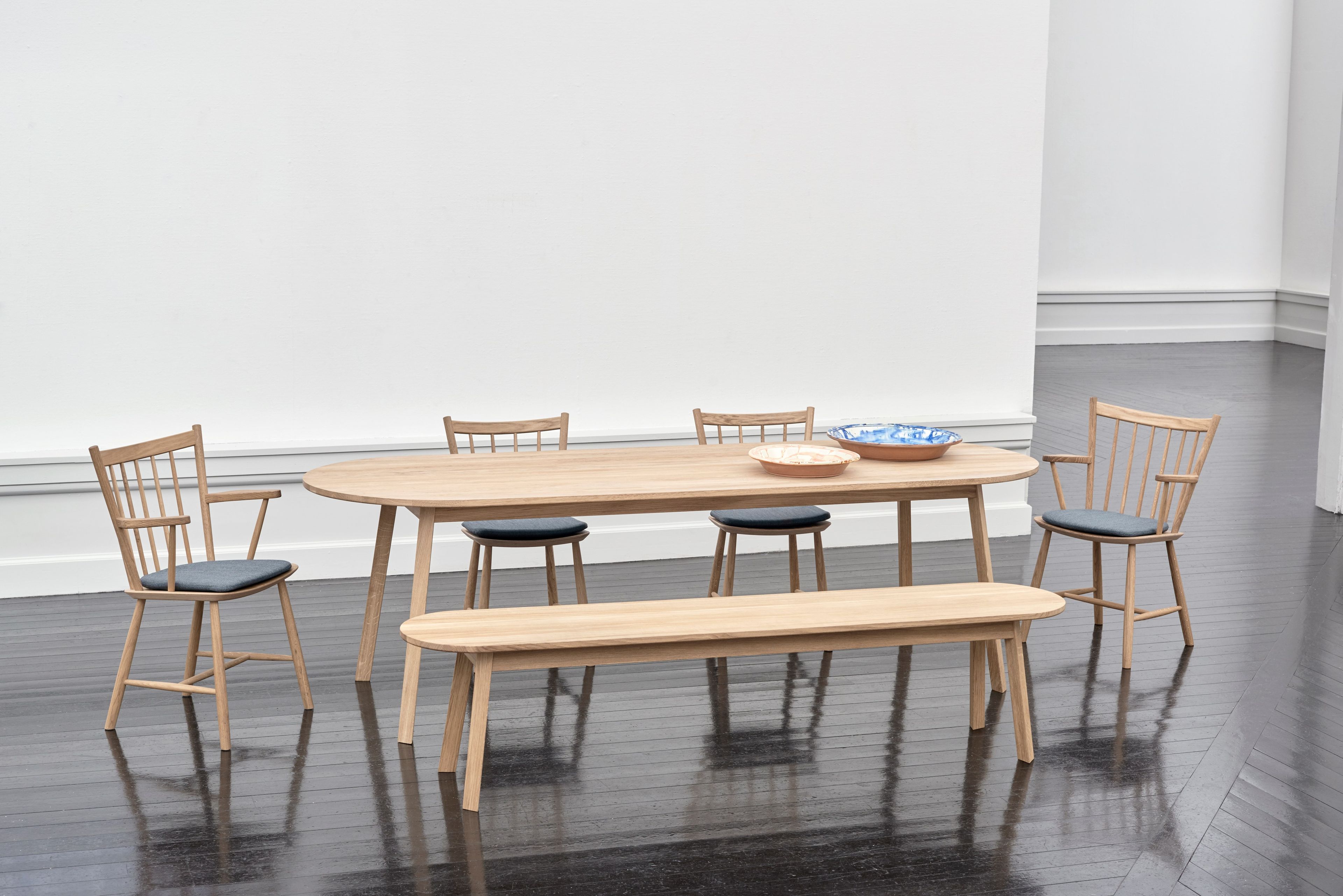 TRIANGLE LEG | Table ovale Collection Triangle Leg By Hay design Simon ...