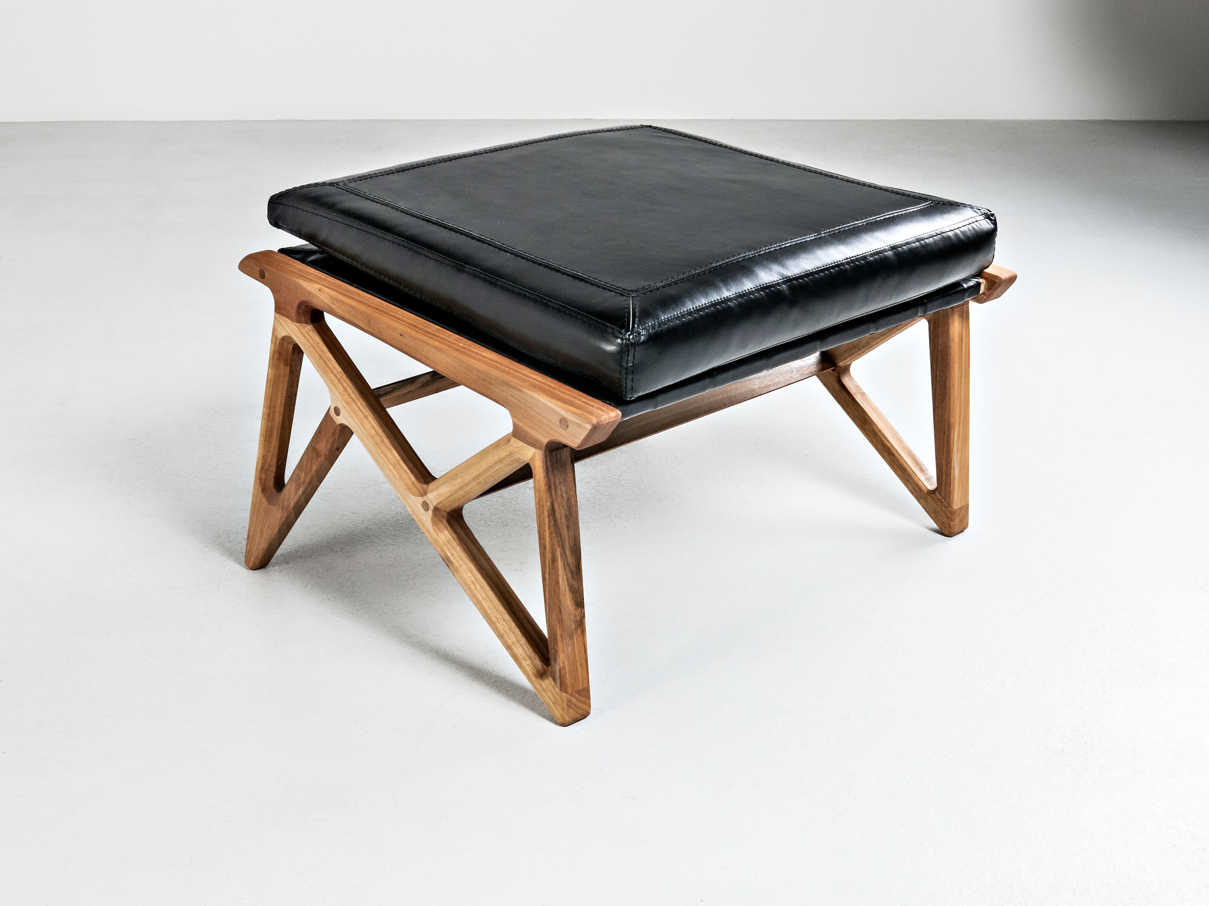 TRIANGLE | Low stool By HOOKL und STOOL design Aleksandar Ugresic