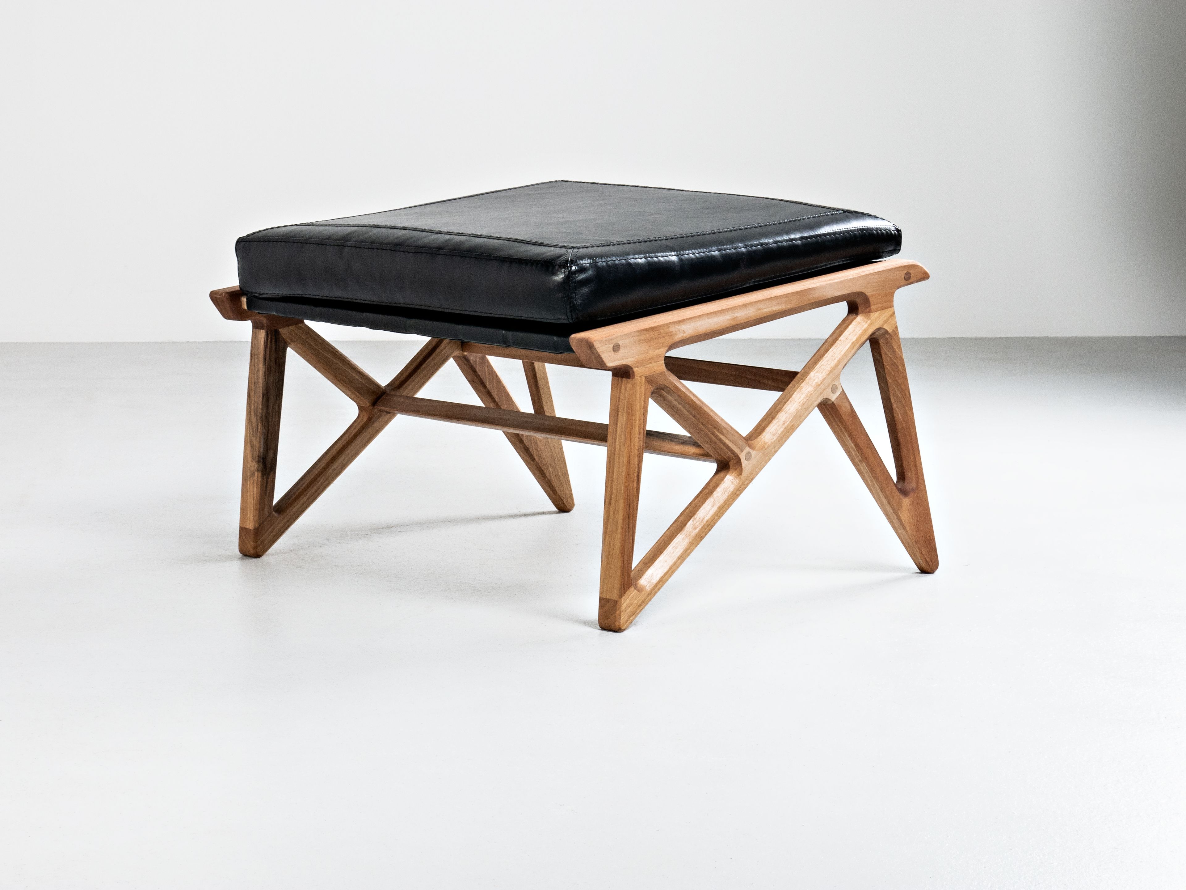 TRIANGLE | Low stool By HOOKL und STOOL design Aleksandar Ugresic