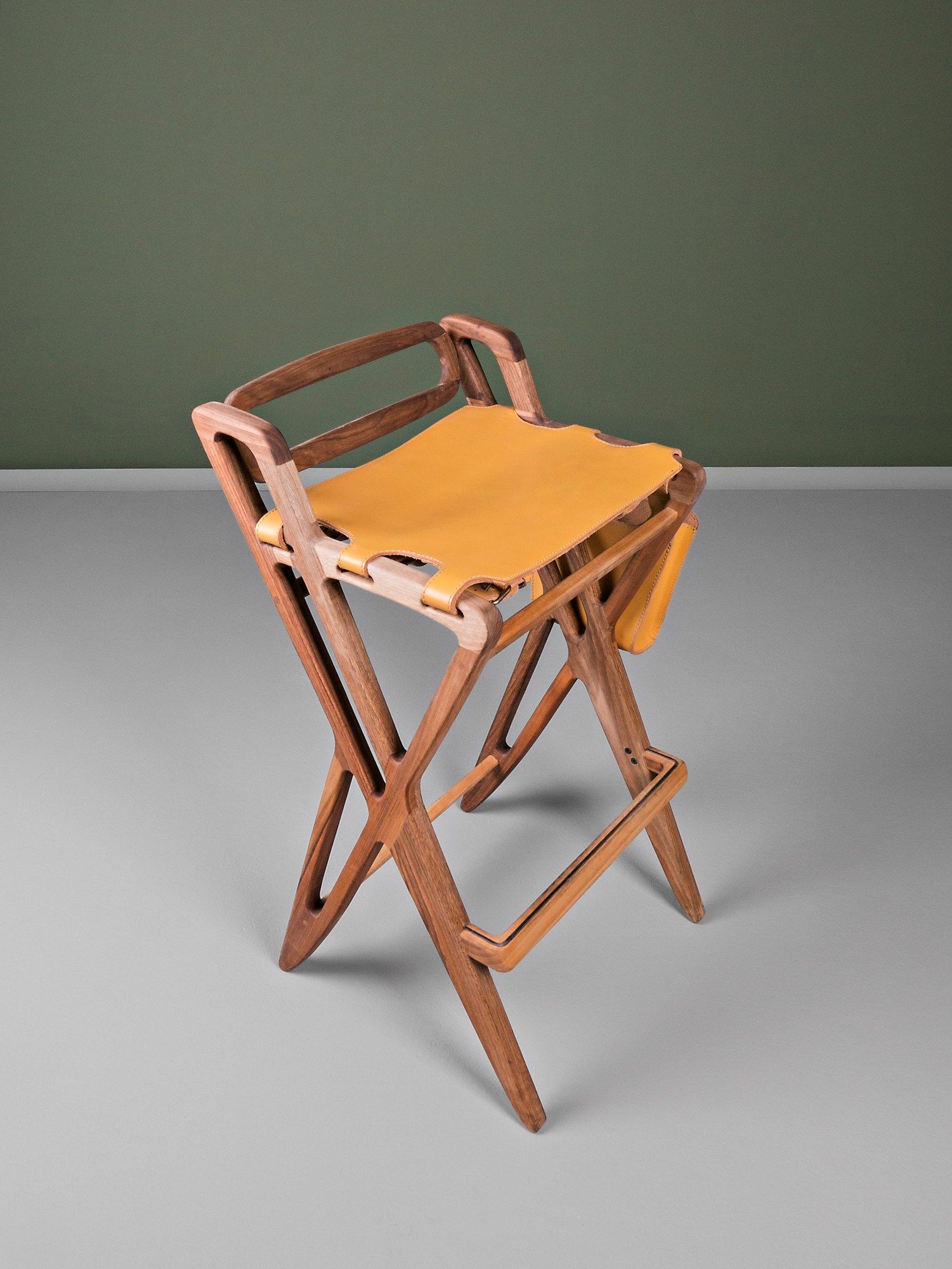 TRIANGLE | Stool By HOOKL und STOOL design Aleksandar Ugresic