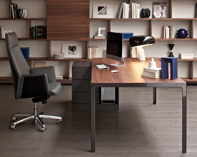 TUA Swivel leather executive chair By ESTEL GROUP | design Josep Lluscà