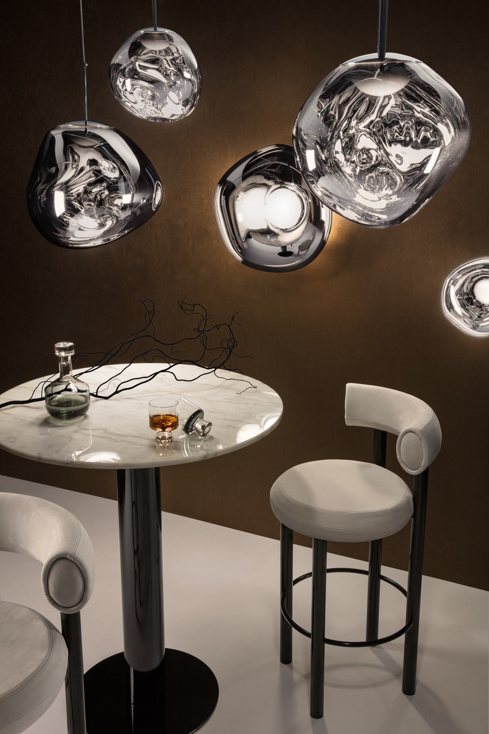 TUBE Round marble high table By Tom Dixon | design Tom Dixon