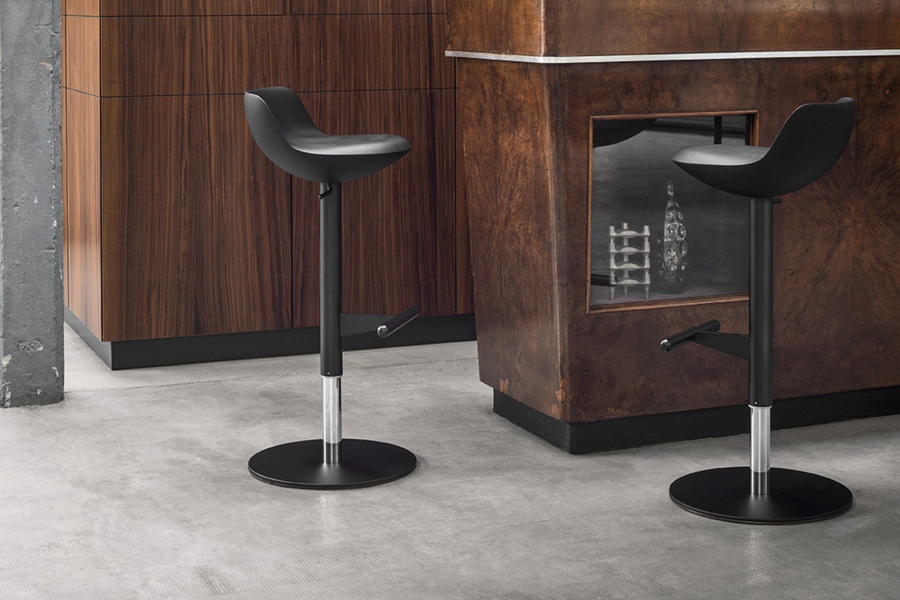 Taburete alto de poliuretano ajustable en altura TULIJ By Calligaris ...