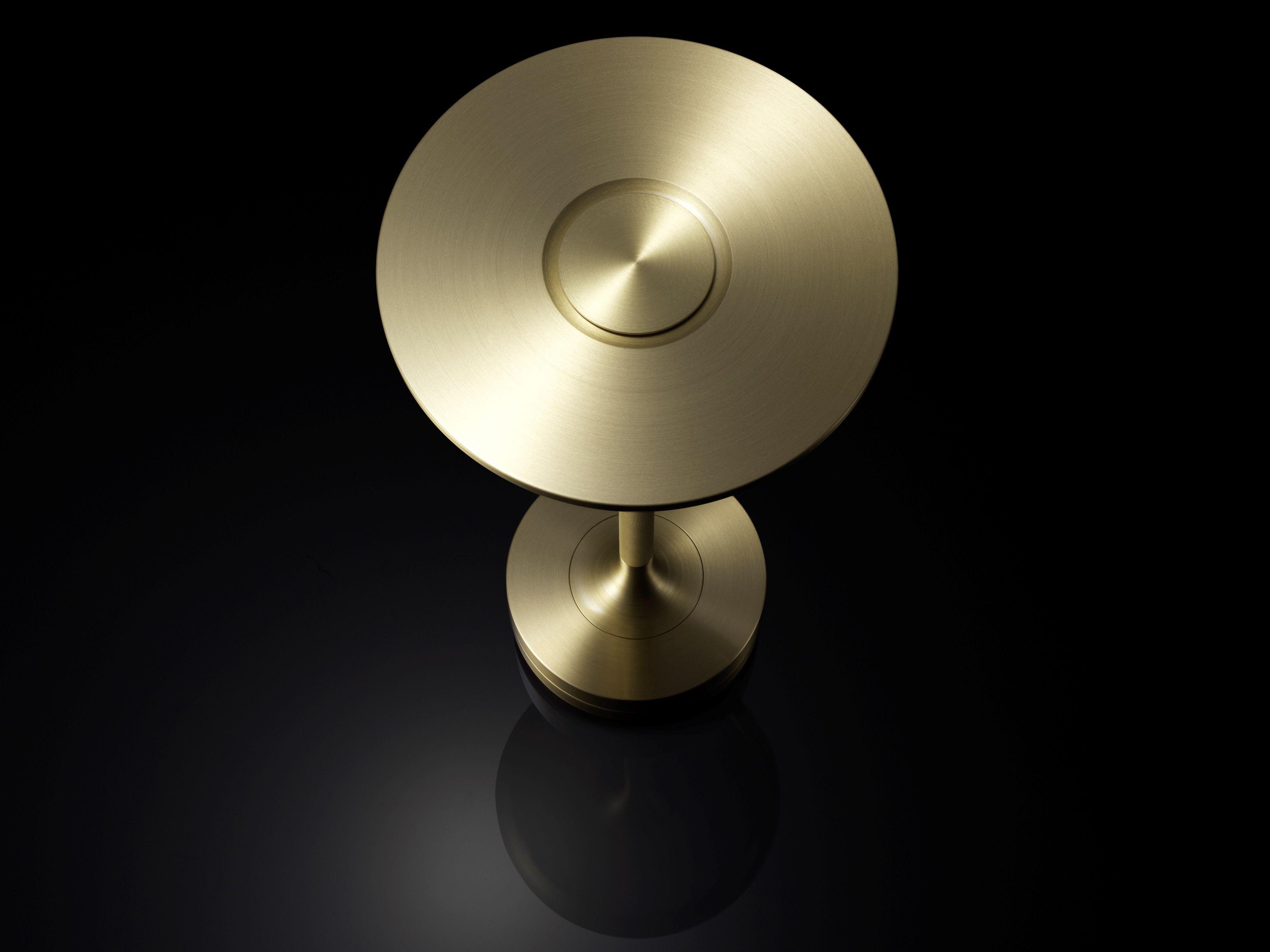 TURN BRASS LED cordless table lamp with USB charging By Ambientec | design Nao Tamura