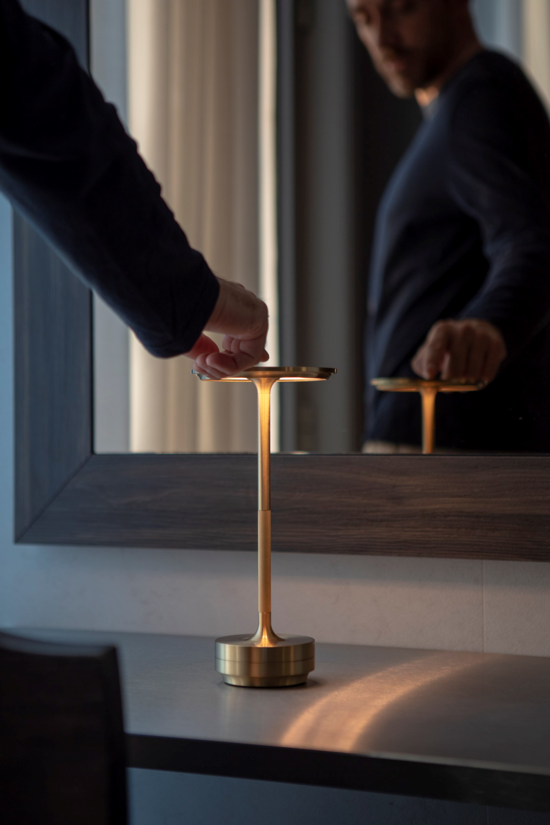 TURN ALUMINIUM BLACK Table lamp By Ambientec | design Nao Tamura