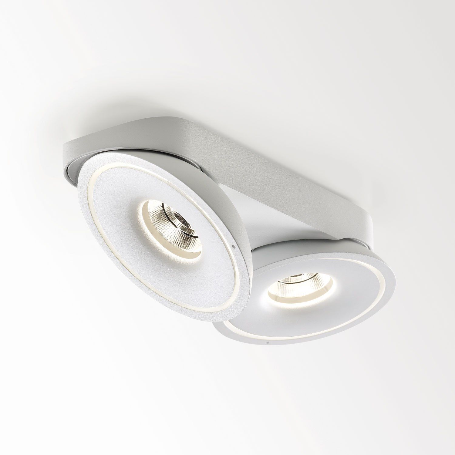 TWEETER ON | Multiple spotlight By Delta Light