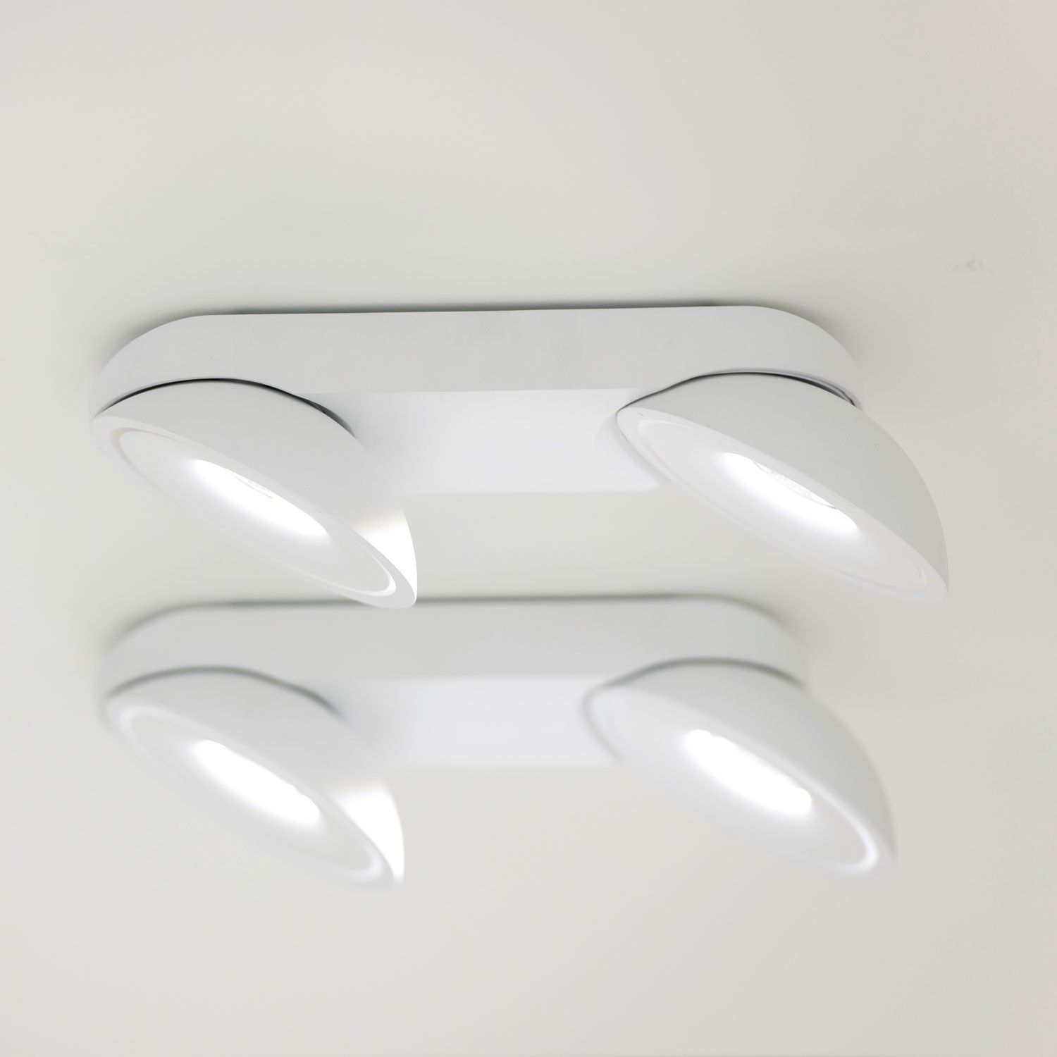 TWEETER ON | Multiple spotlight By Delta Light