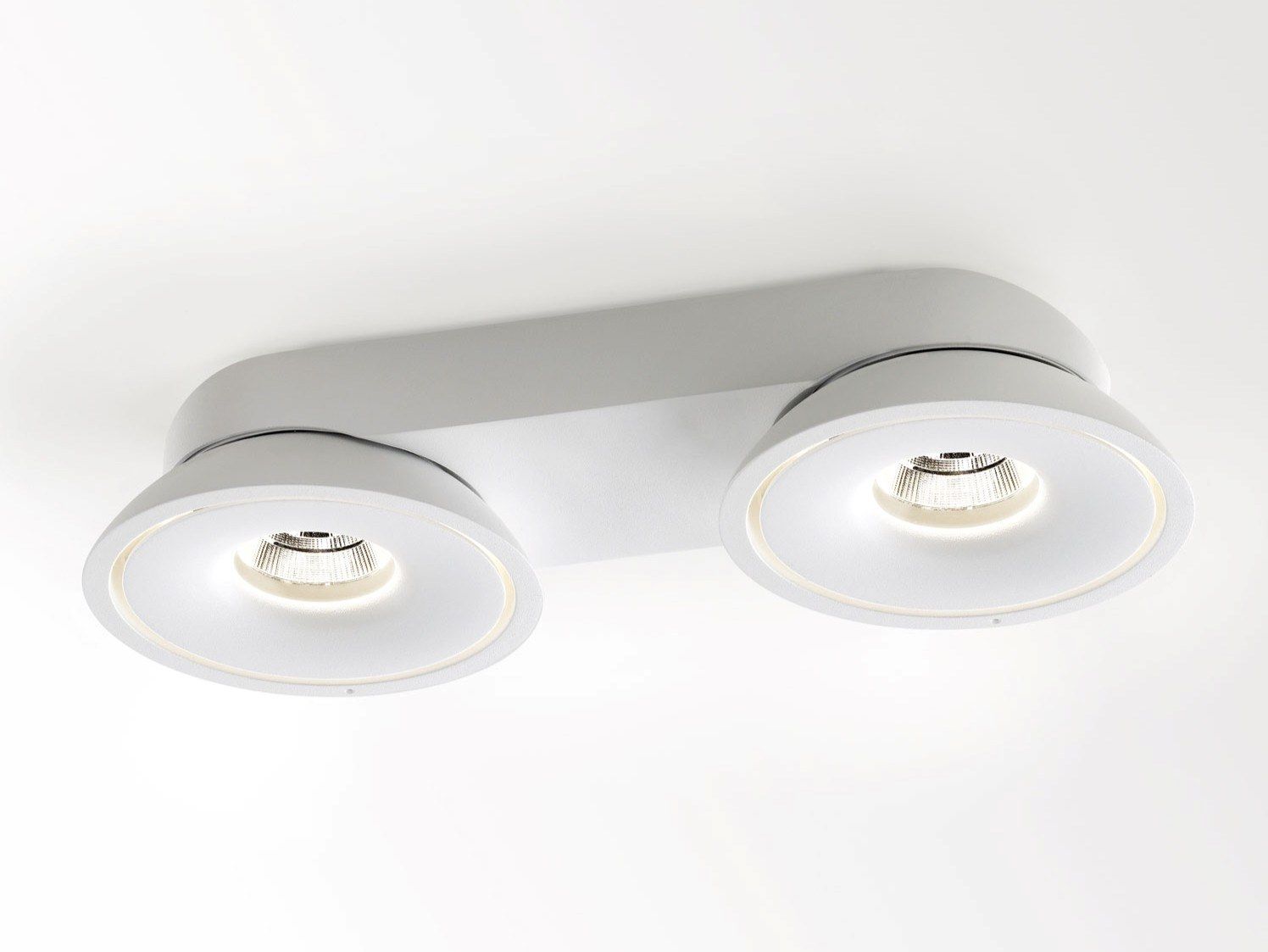 TWEETER ON | Multiple spotlight By Delta Light