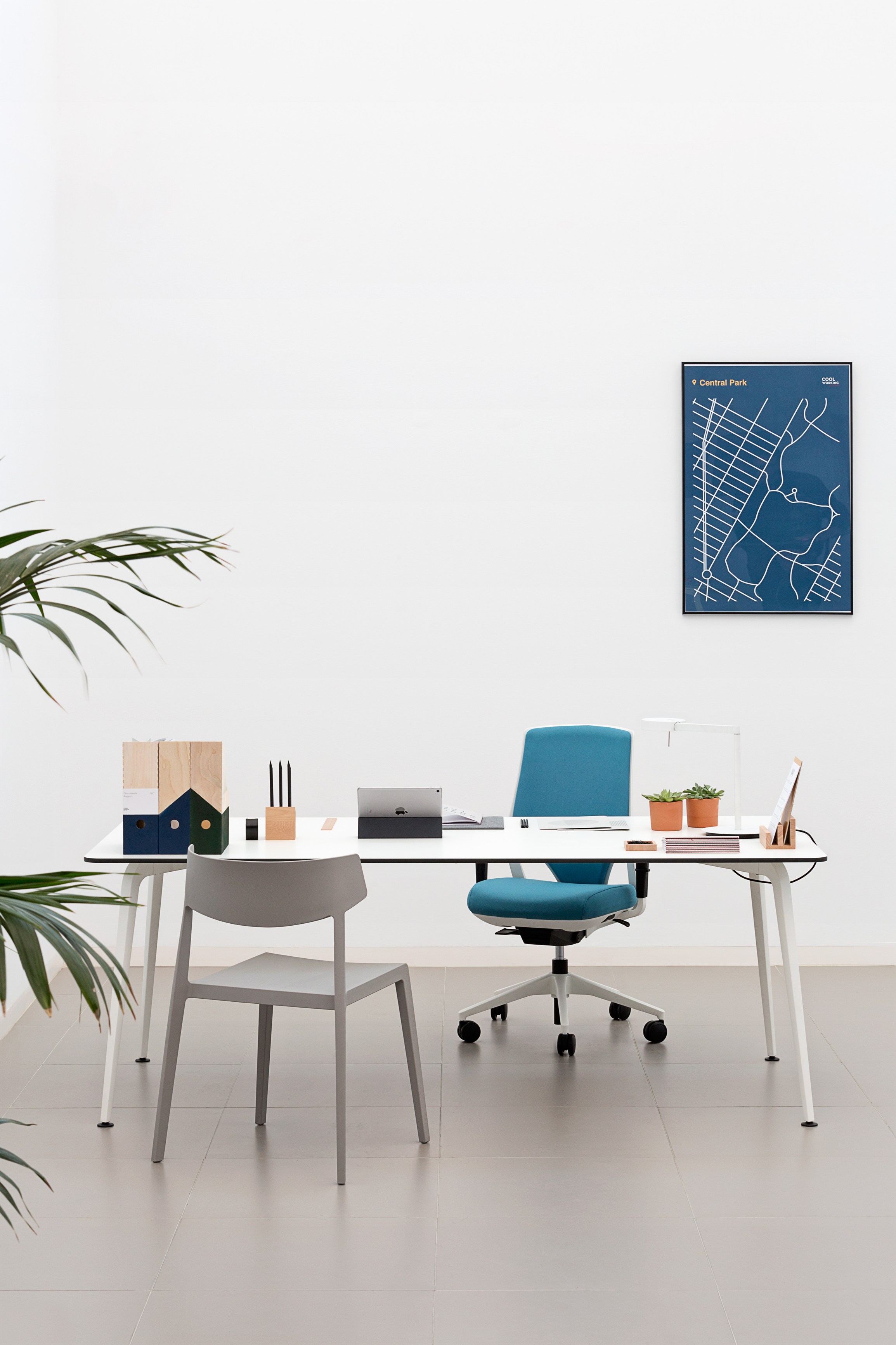 TWIST | Office desk Twist Collection By ACTIU design Enrico Frigerio