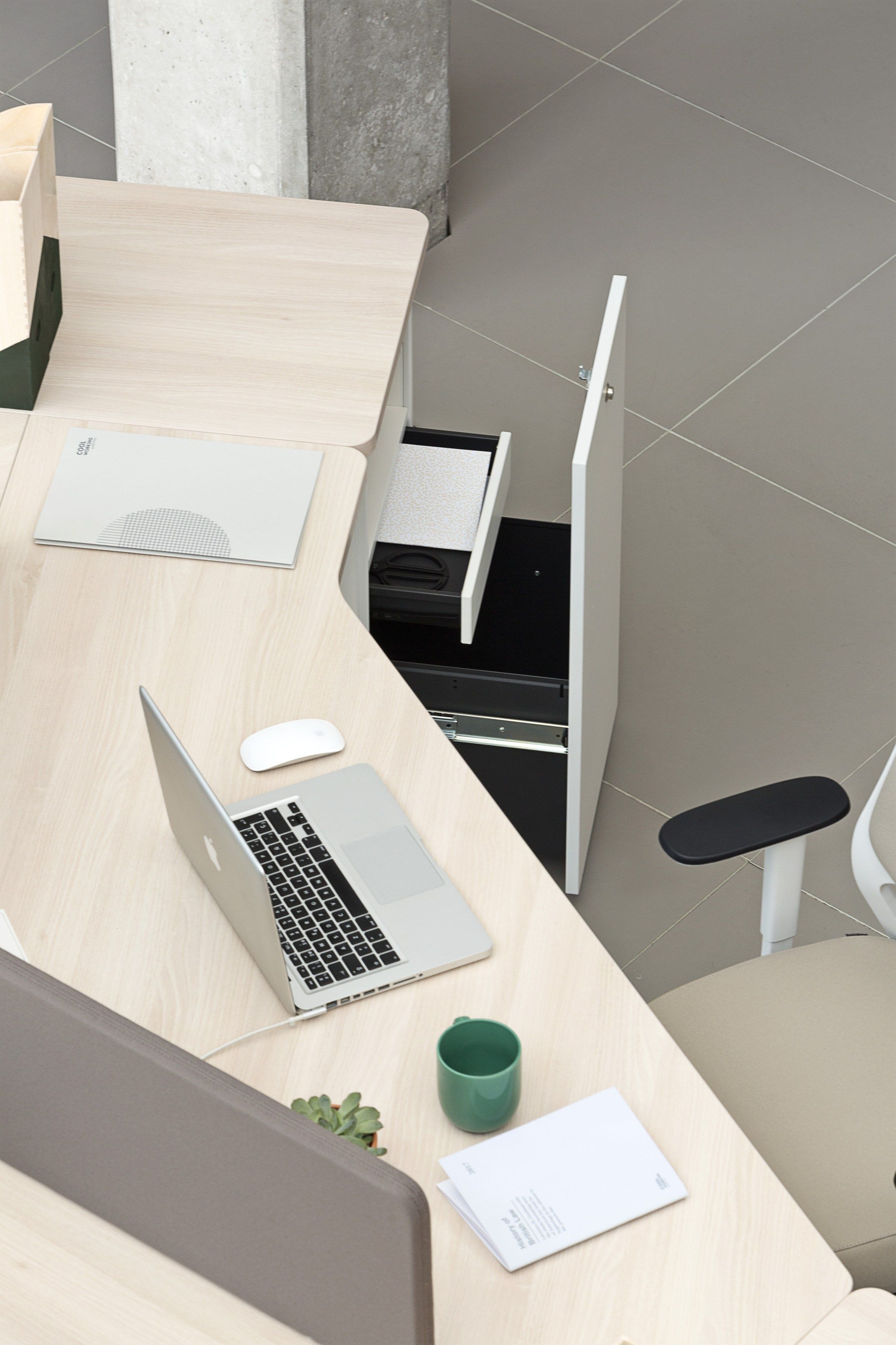 TWIST | Sectional office desk Twist Collection By ACTIU design Enrico ...