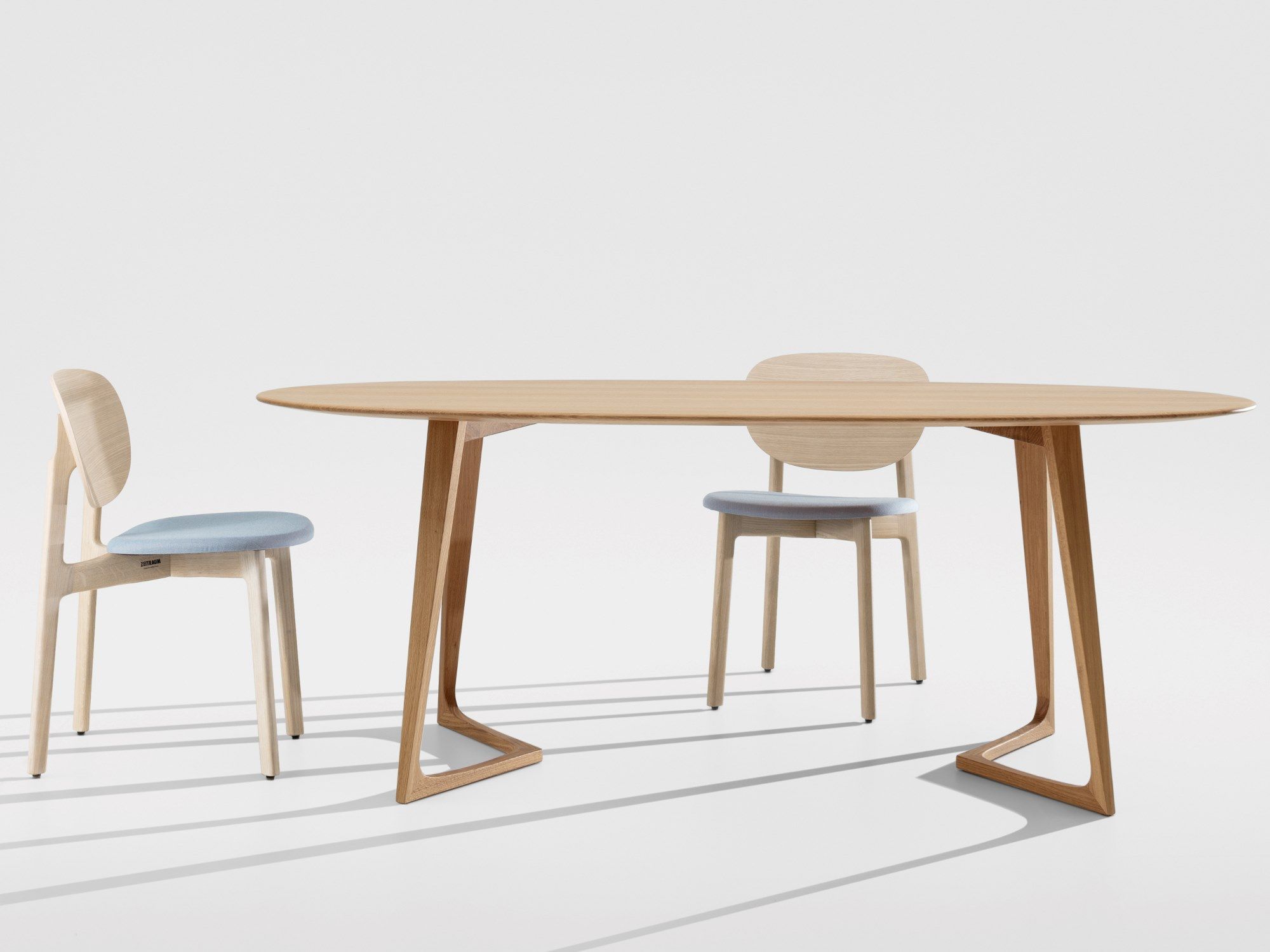 TWIST | Oval table By ZEITRAUM design Formstelle