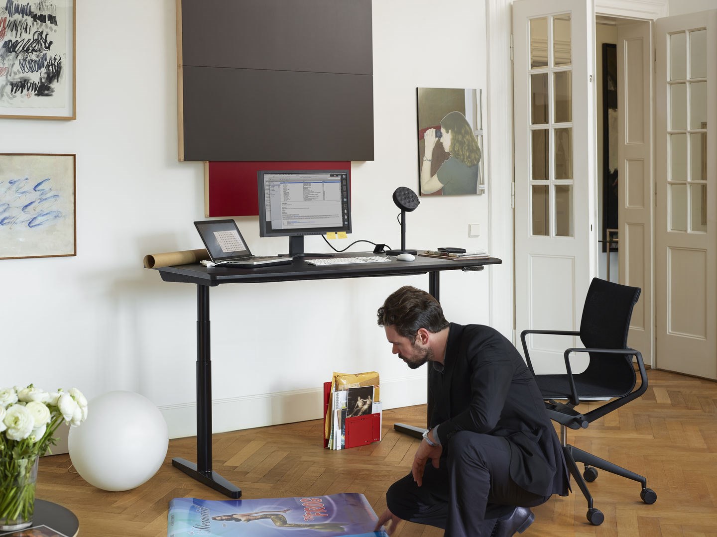 TYDE 2 Height-adjustable office desk with electric motion By Vitra ...