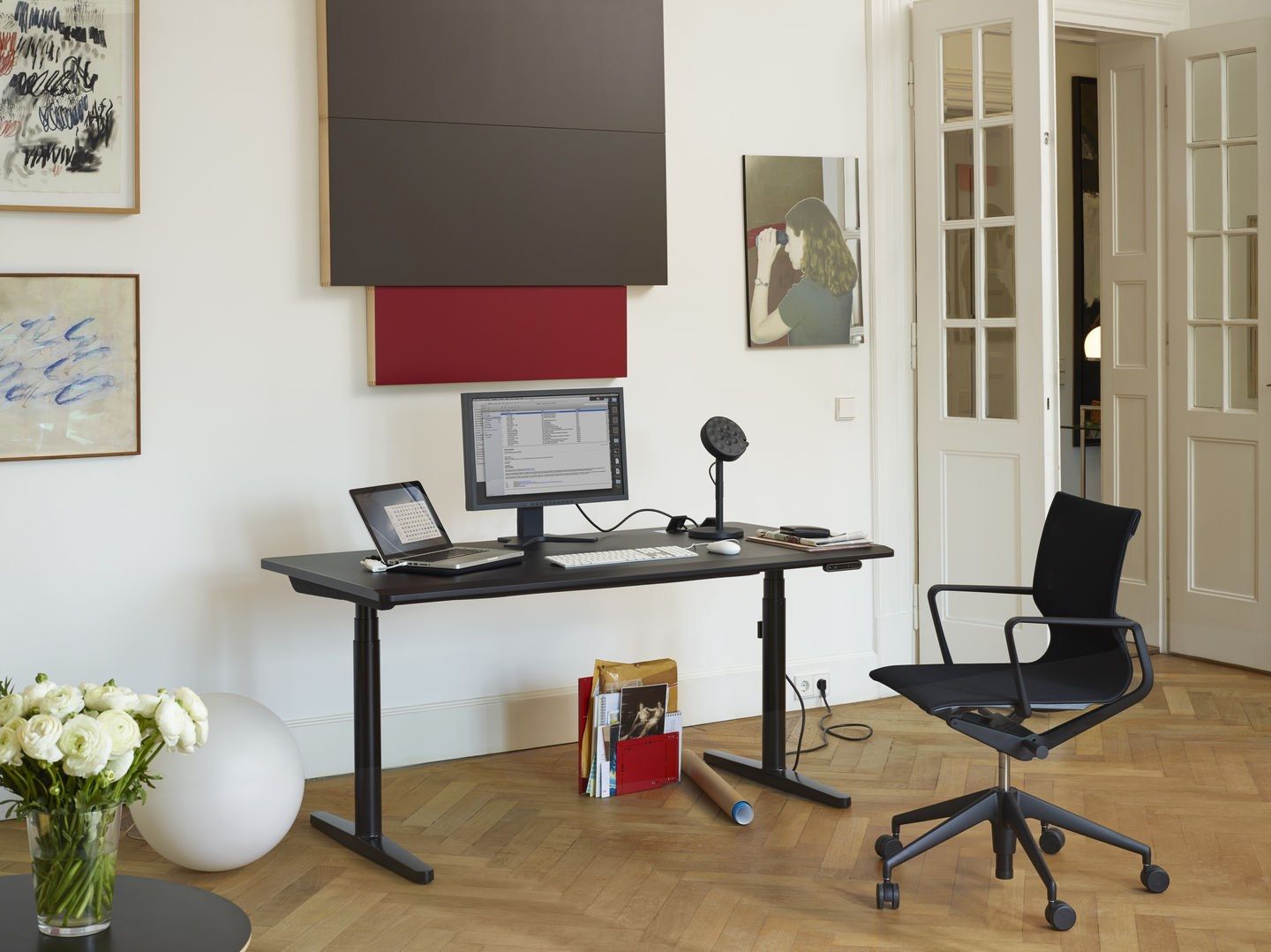 TYDE 2 Height-adjustable office desk with electric motion By Vitra ...