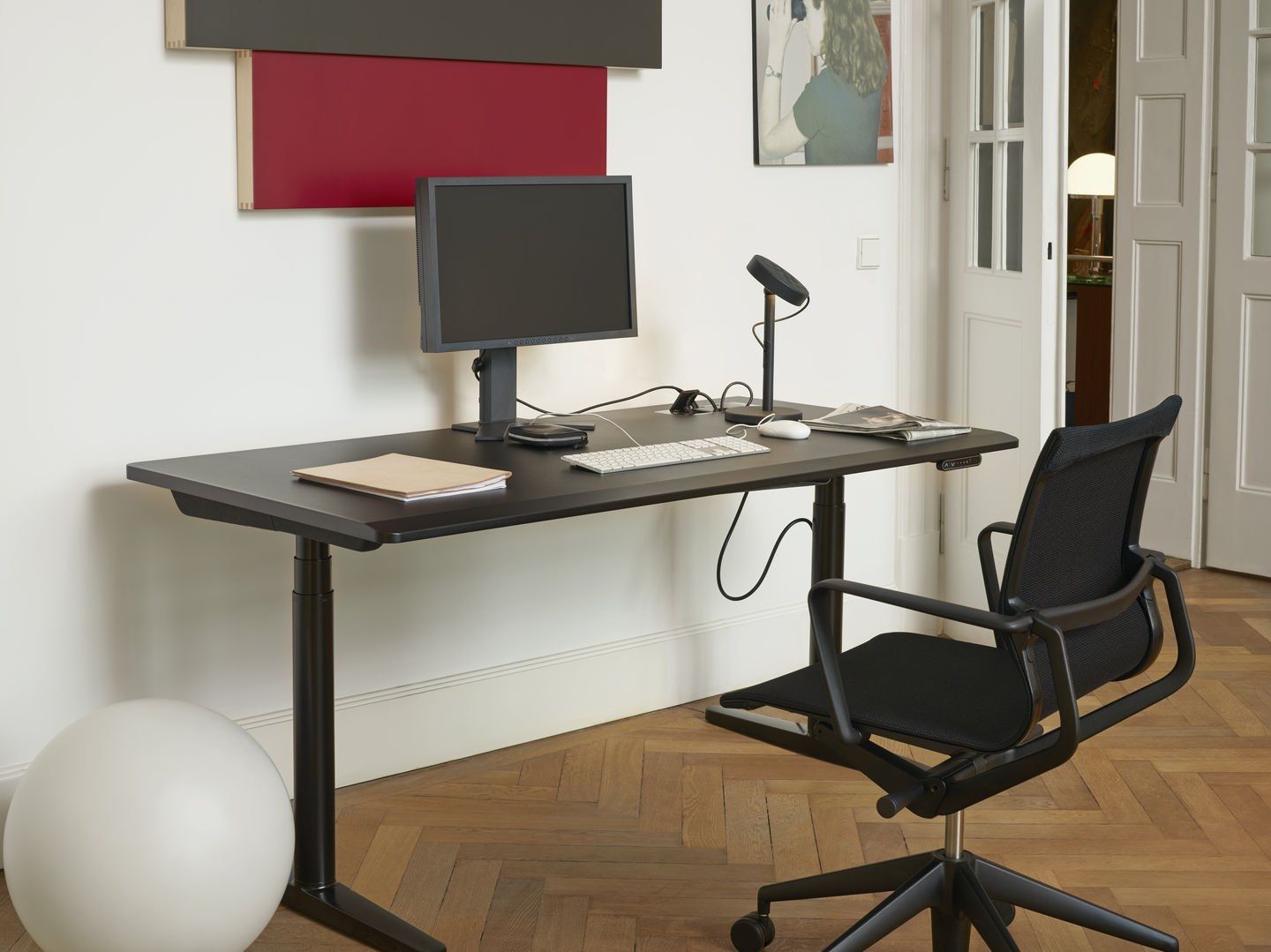 TYDE 2 Height-adjustable office desk with electric motion By Vitra ...
