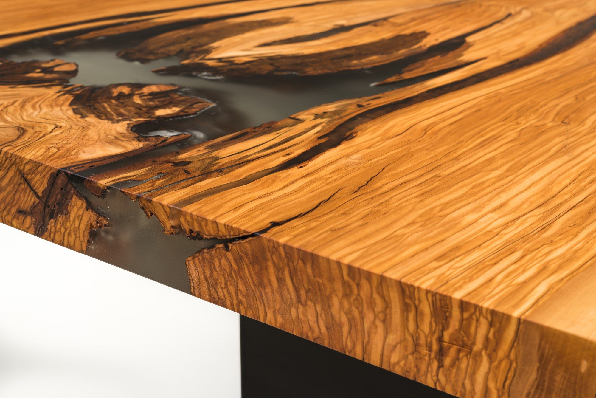 Table in olive wood and resin Plurima Collection By Tabula