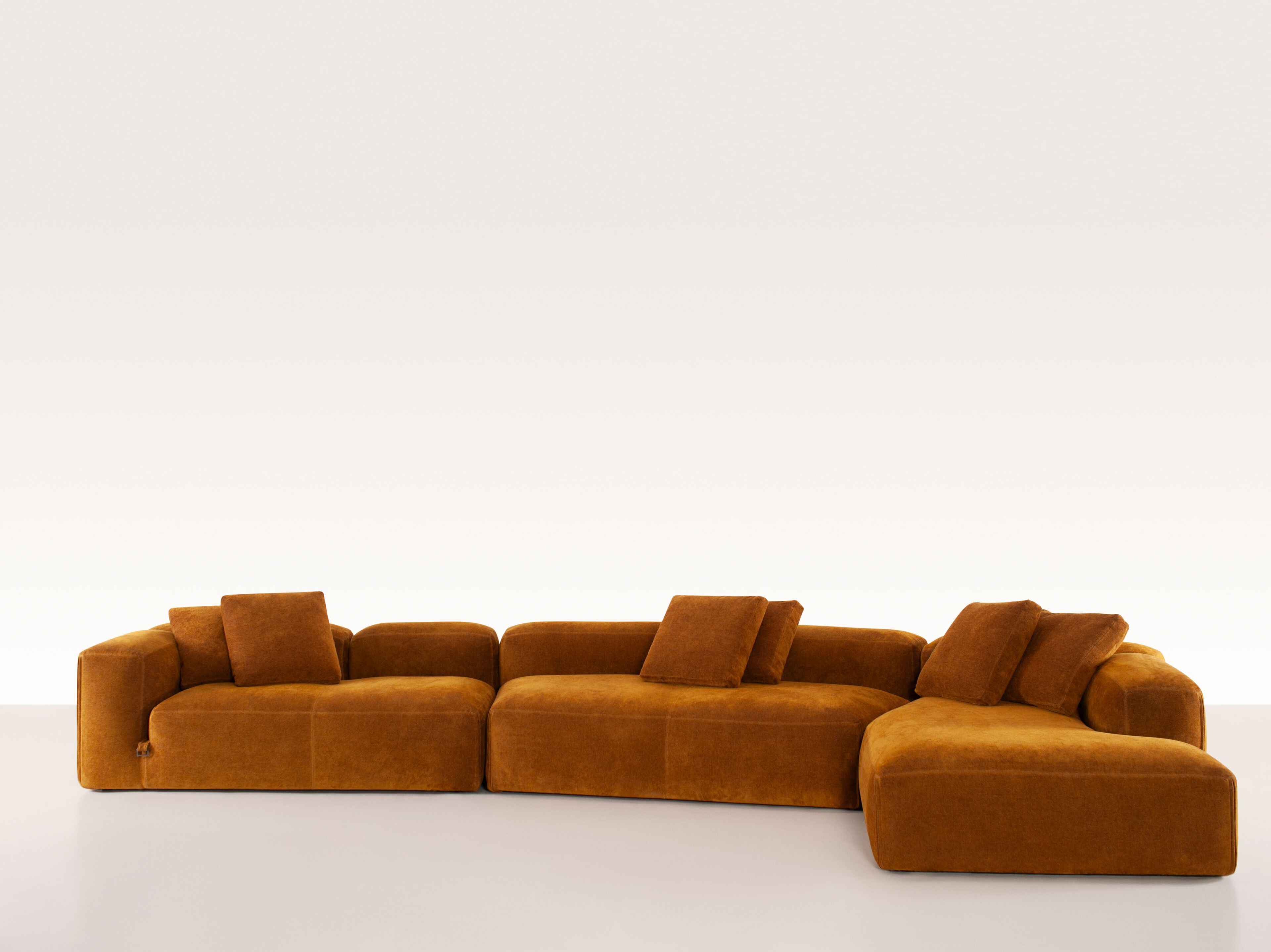 LE MURA XL Modular fabric sofa By Tacchini | design Mario Bellini