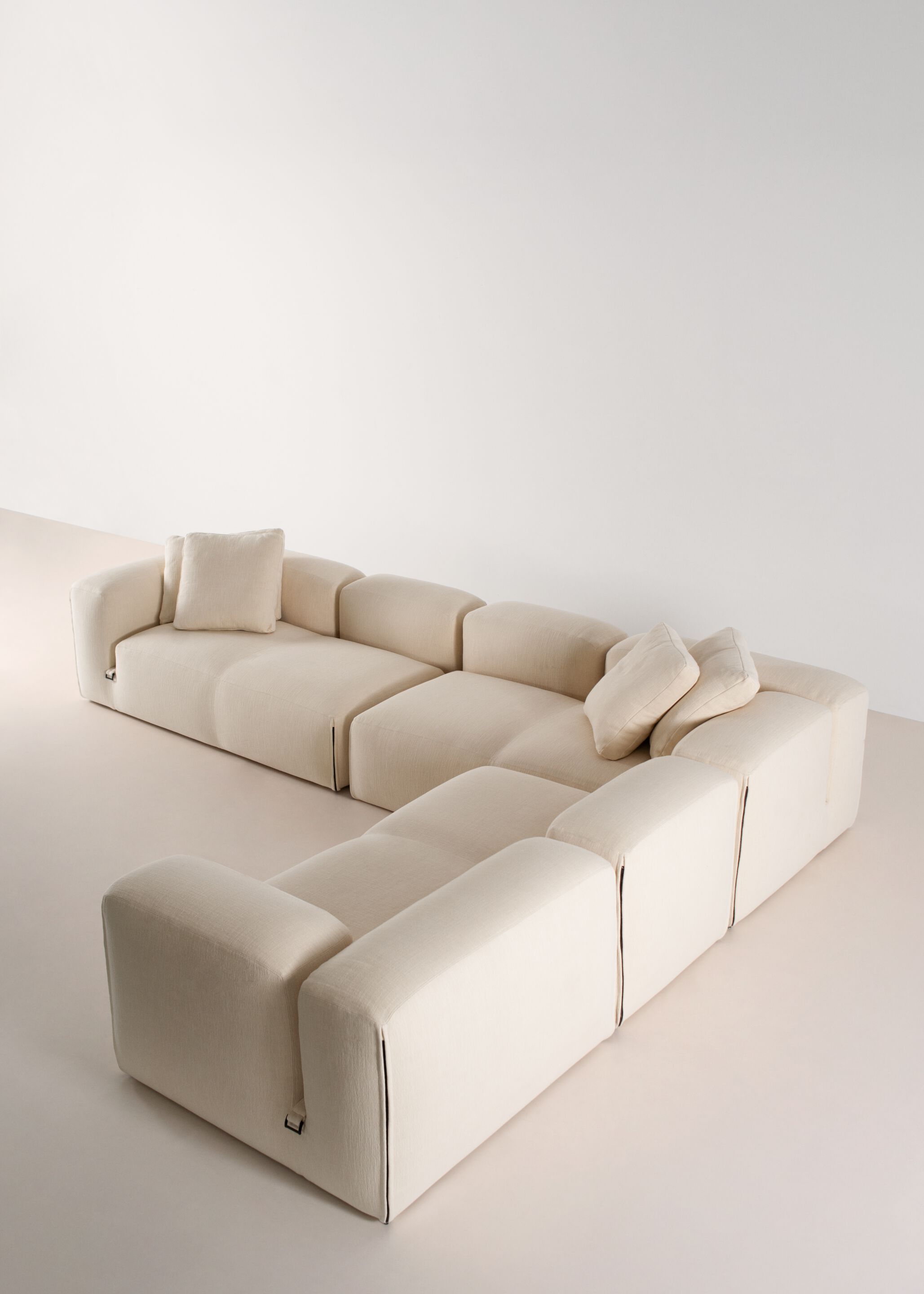 LE MURA XL Modular fabric sofa By Tacchini | design Mario Bellini