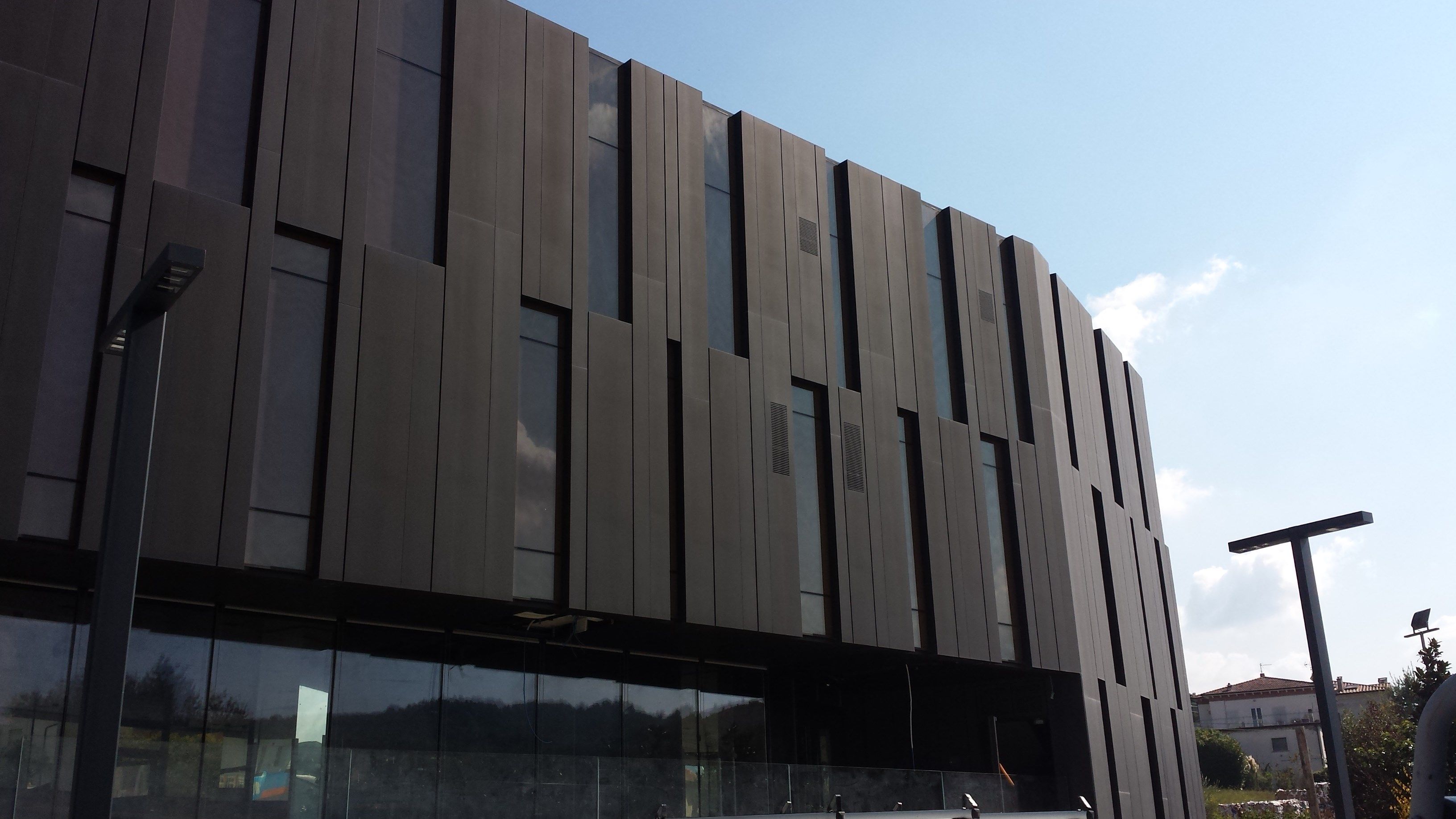 Painel para fachada de zinco-titânio Titanium-Zinc Panel for facade By ...