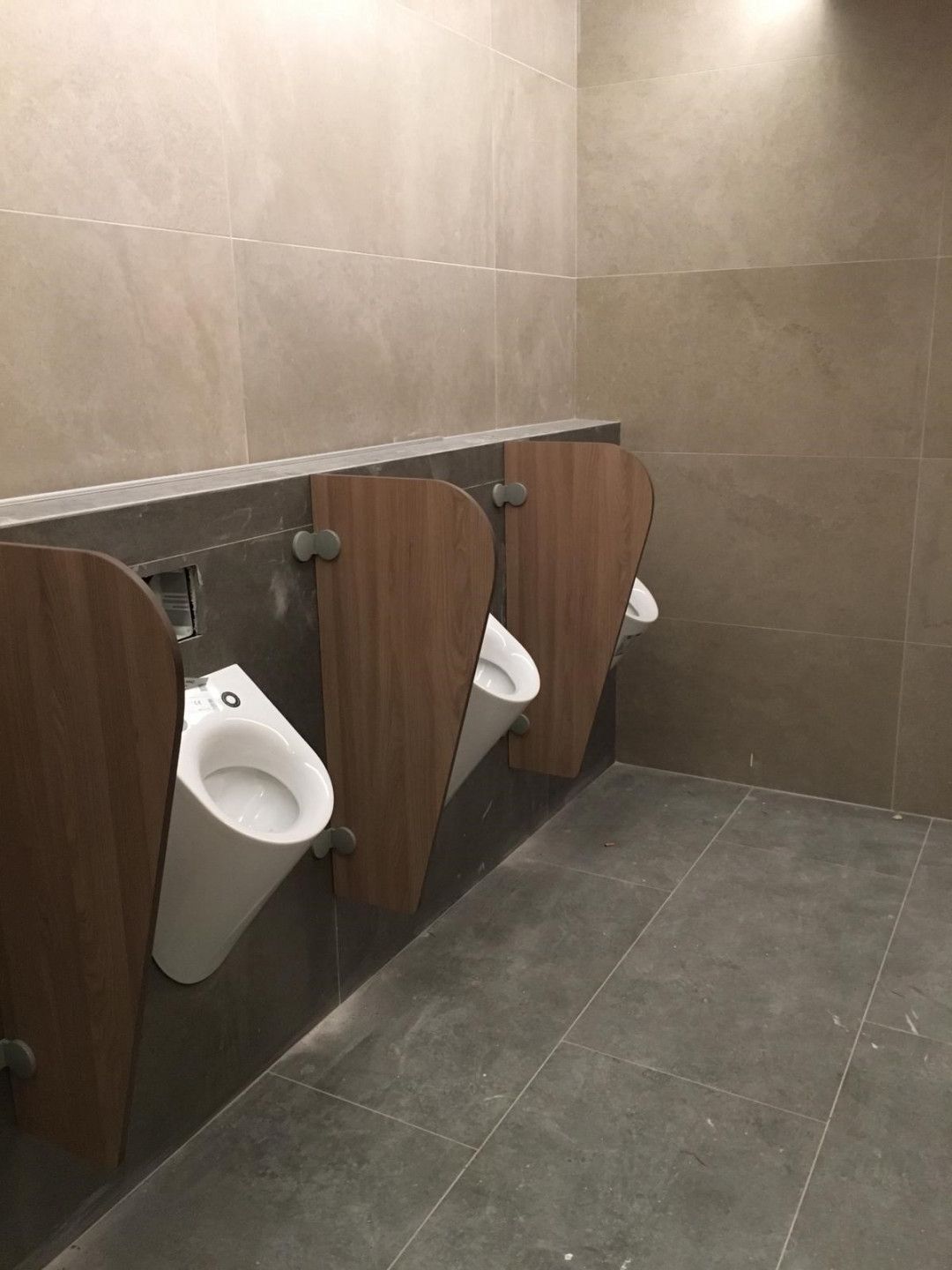 URINAL PANELS HPL toilet partition By GES Group