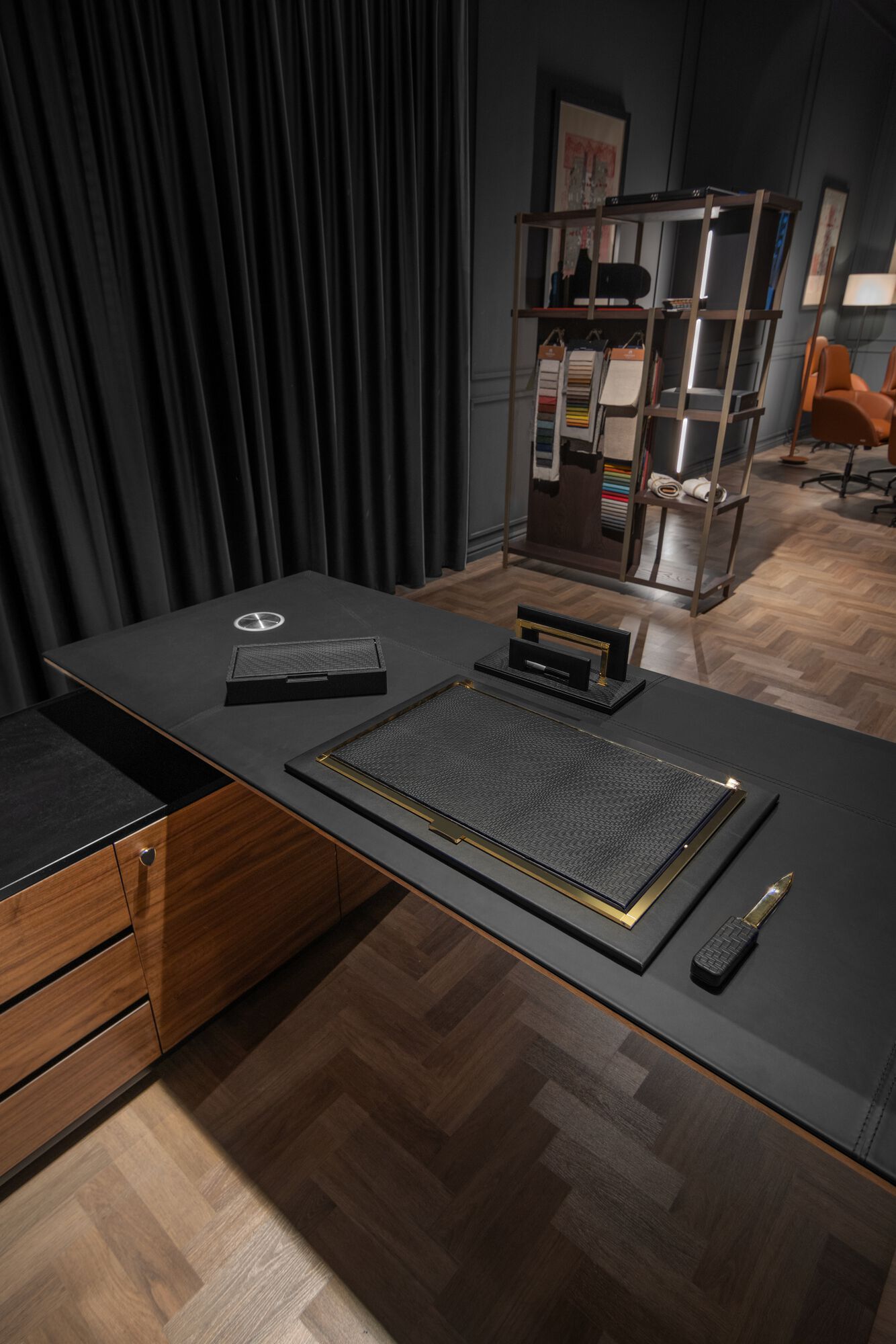 GT SUPERVENICE Leather executive desk By Tonino Lamborghini Casa