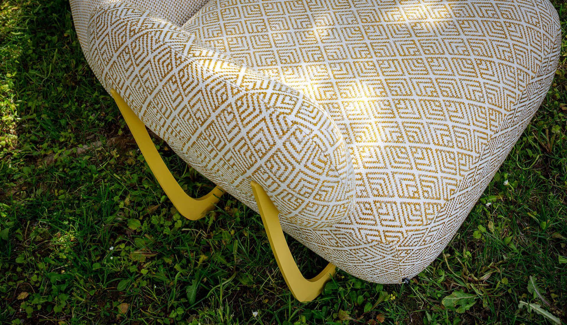 CODE OUT CD 75SQ OUT Fabric low lounge chair By True Design | design ...