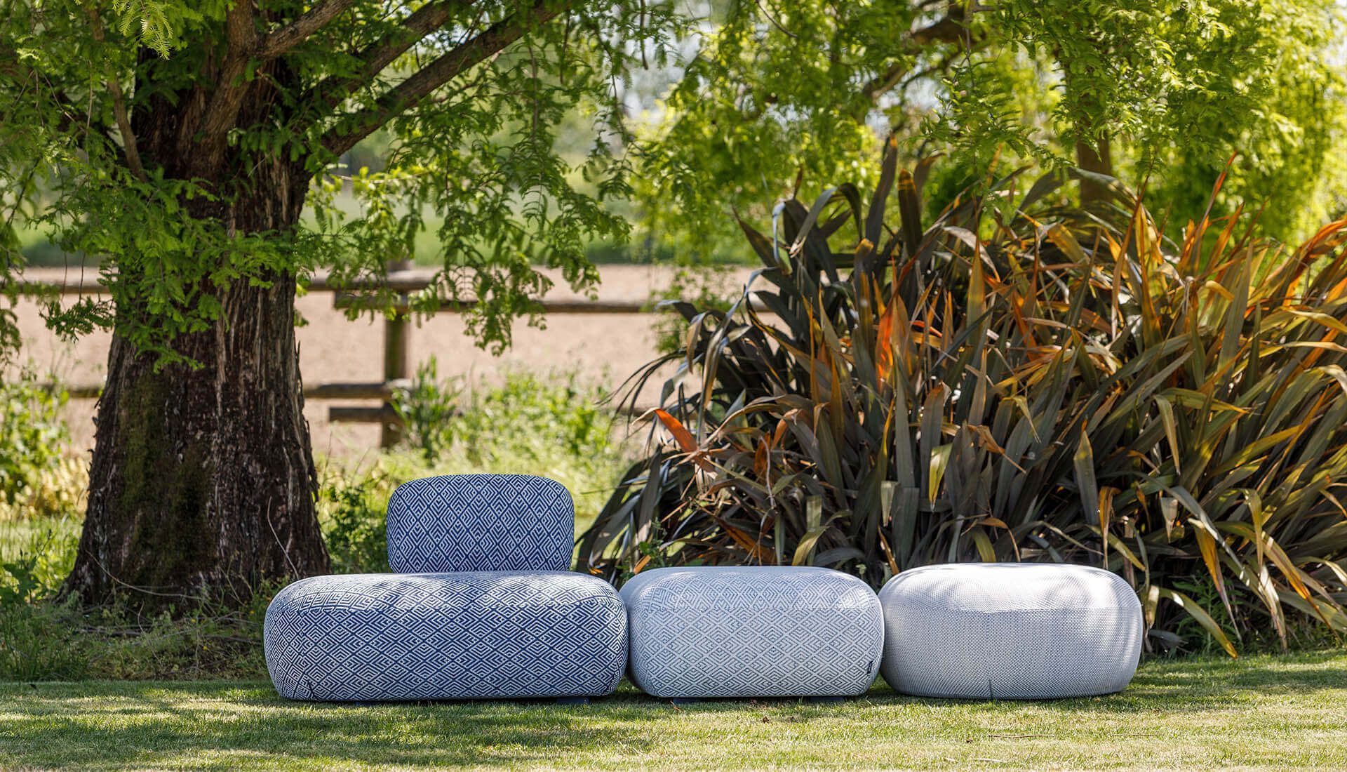 CODE OUT CD 75SQ OUT Fabric low lounge chair By True Design | design ...