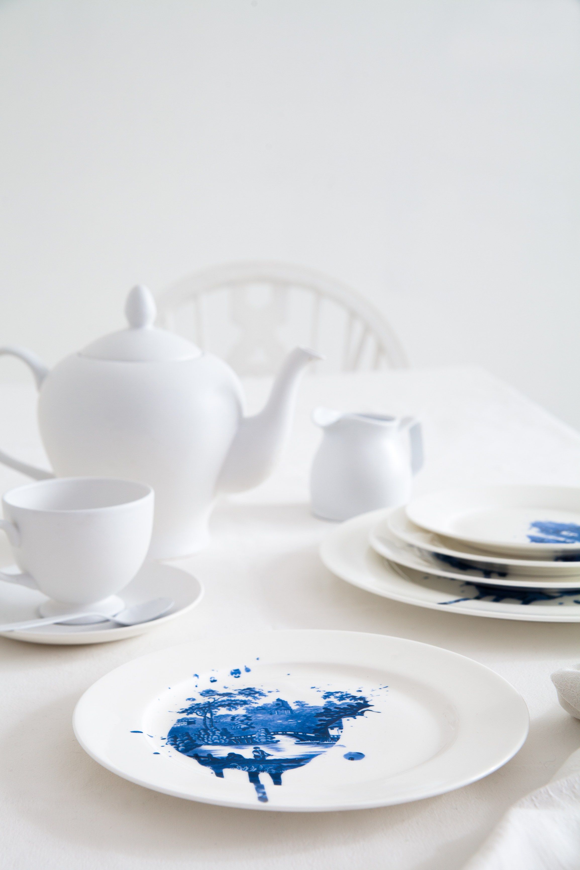 Dinner plate UNDERCOVER ANTIQUE By Mineheart