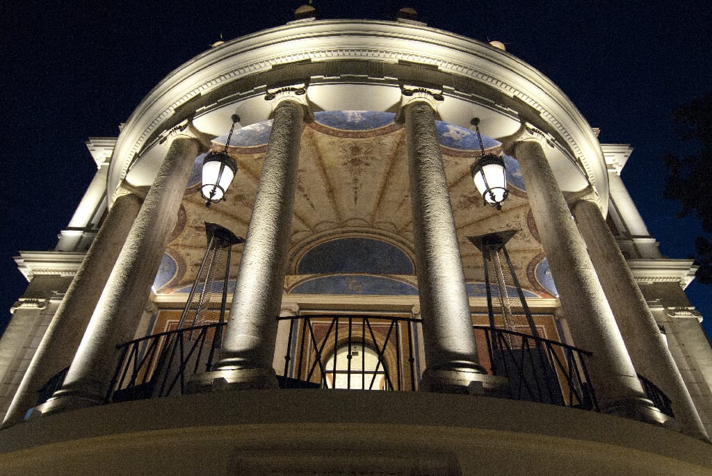 UNDERSCORE INOUT - TOP BEND RGB linear lighting profile for LED modules ...