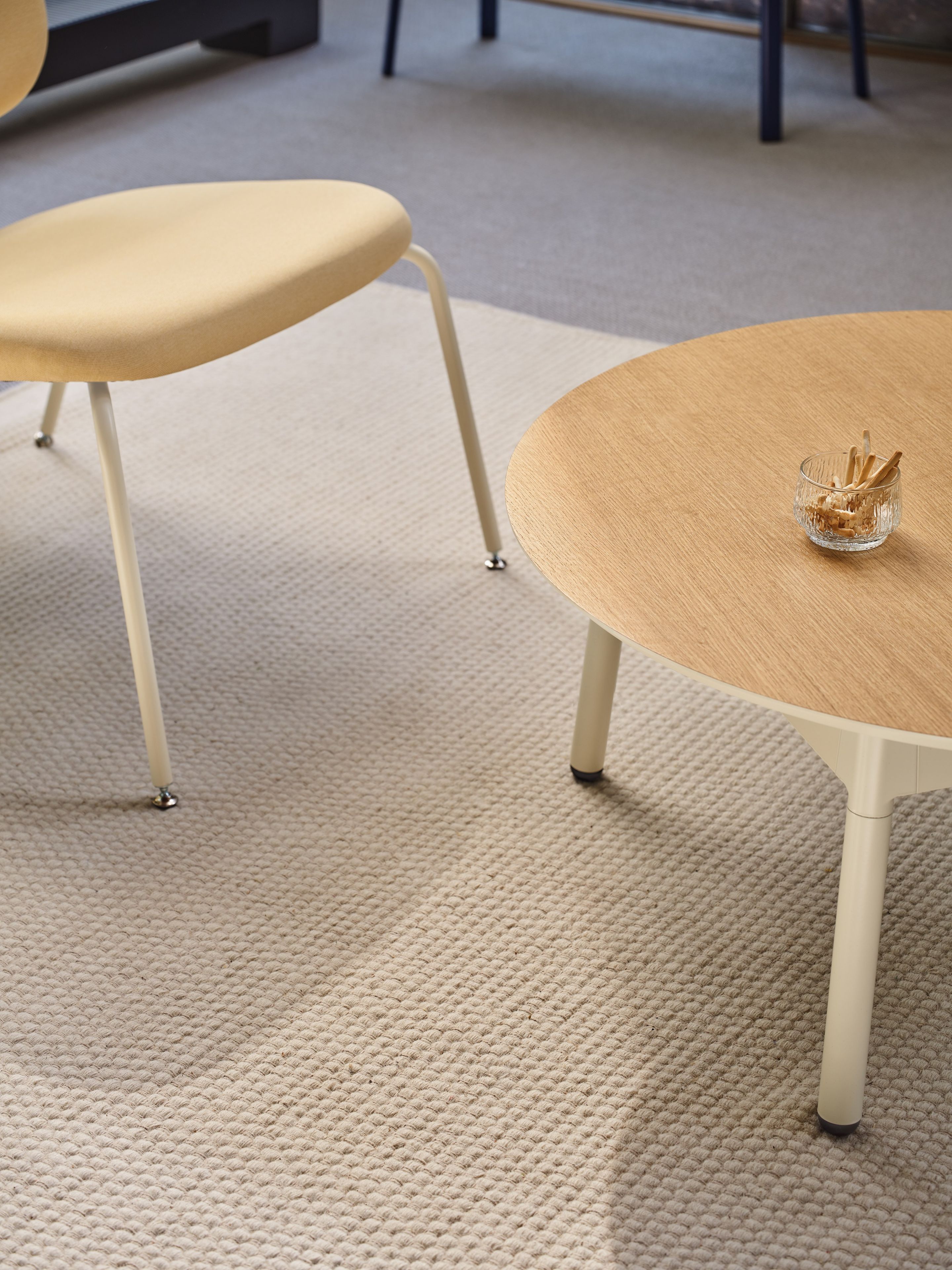 UNIT Round wood veneer coffee table By MDD | design Dirk Winkel