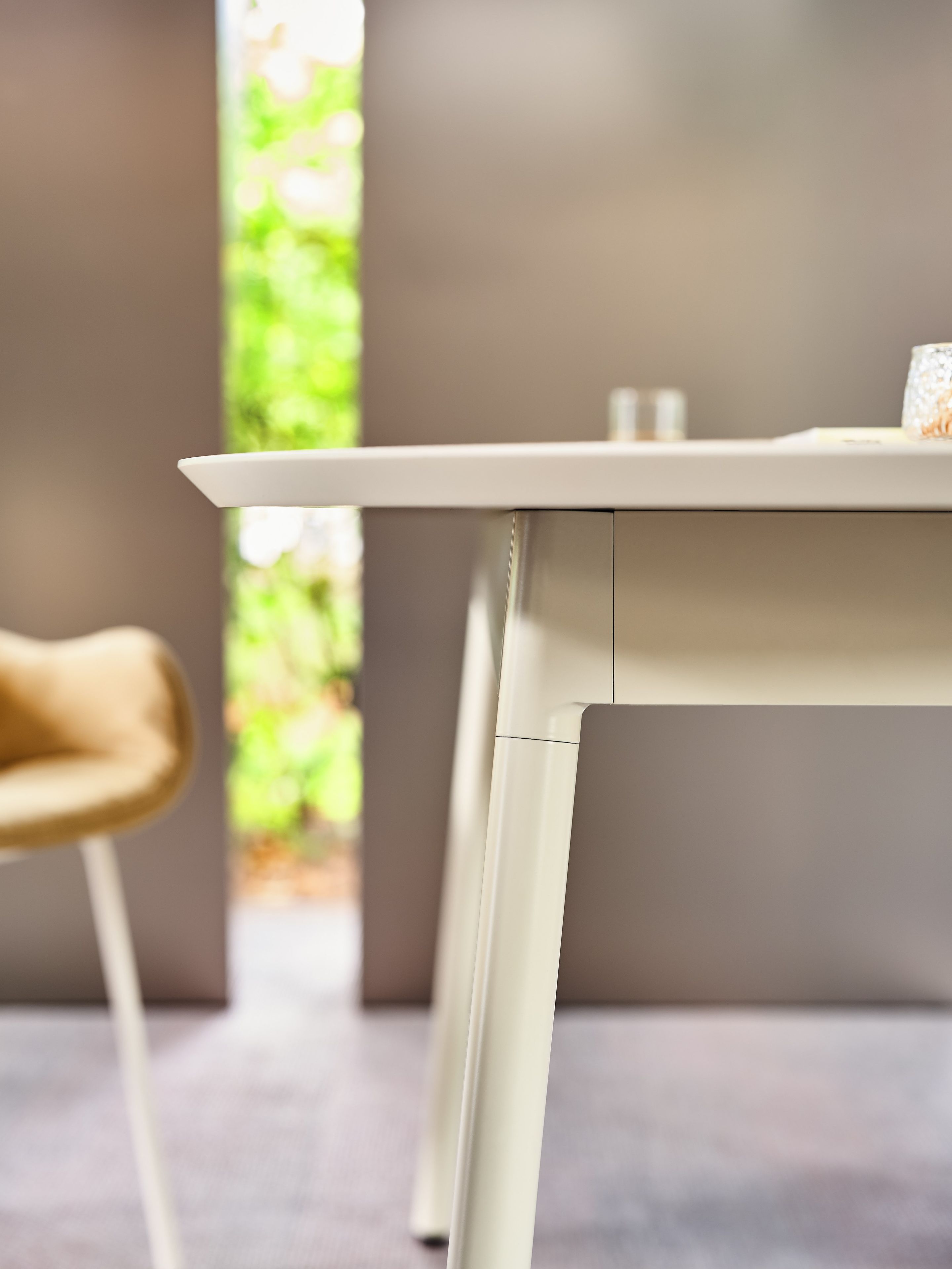 UNIT Round wood veneer coffee table By MDD | design Dirk Winkel