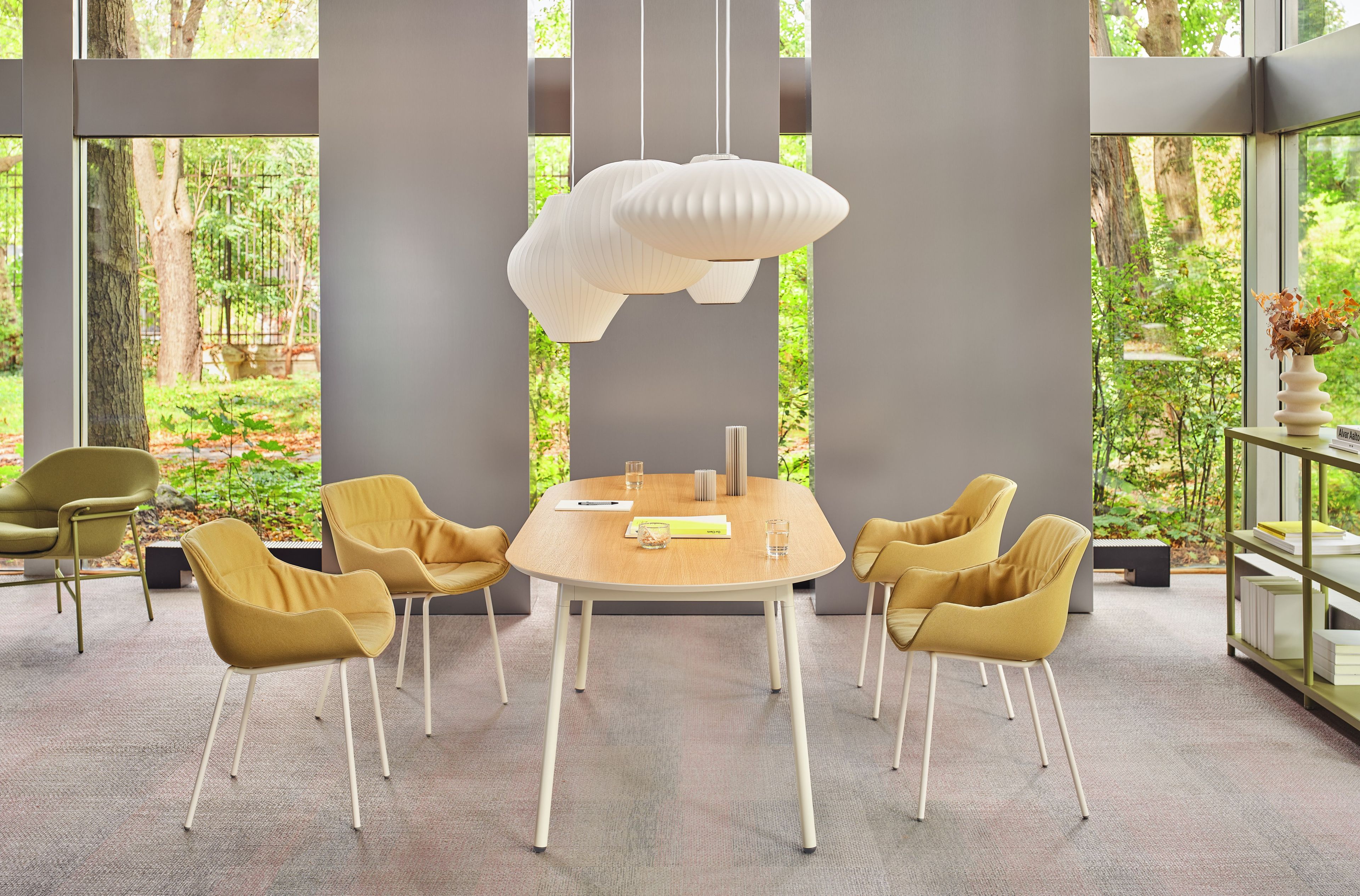 UNIT Oval wood veneer meeting table By MDD