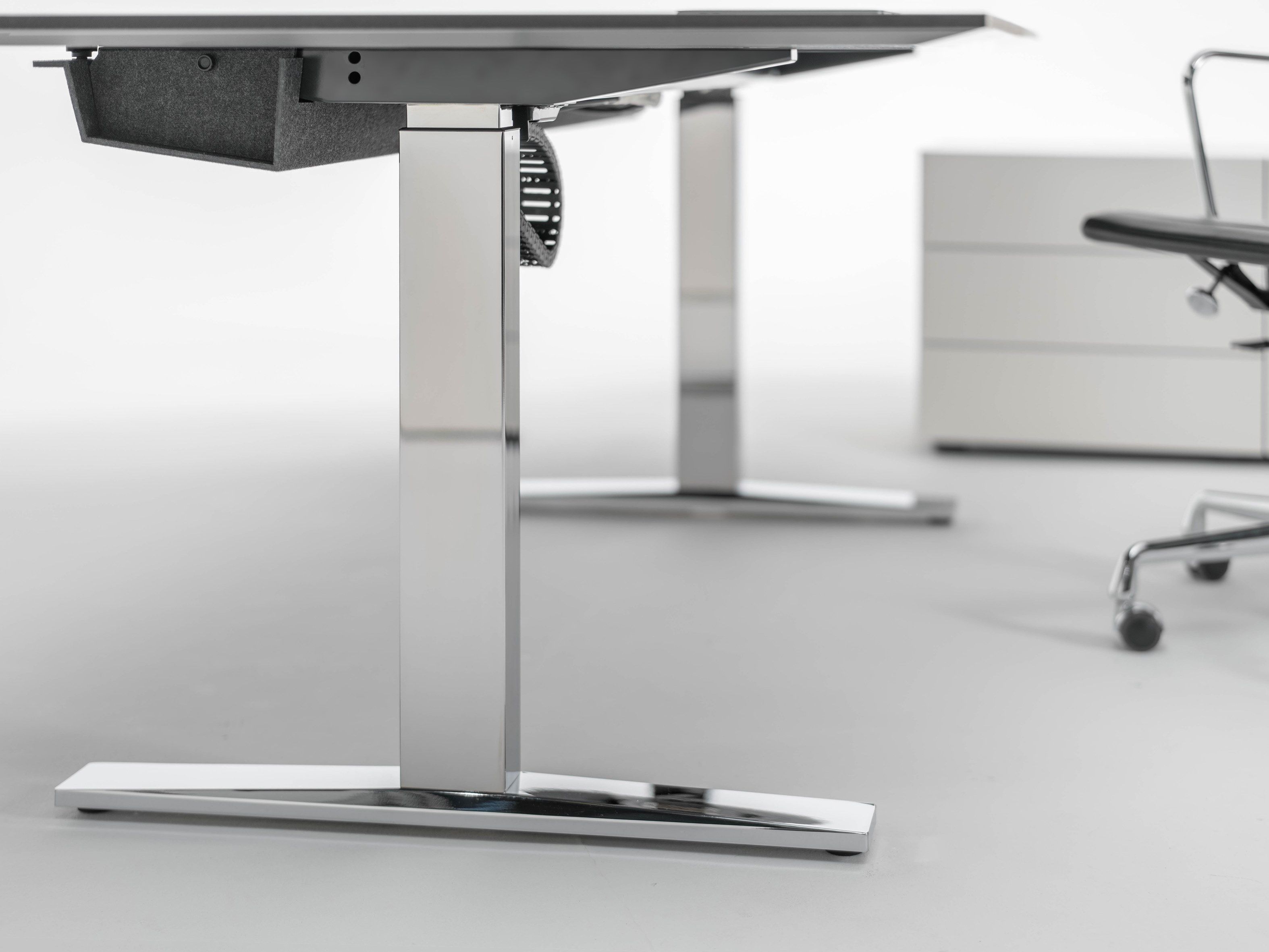 UPSITE Height-adjustable rectangular office desk By RENZ