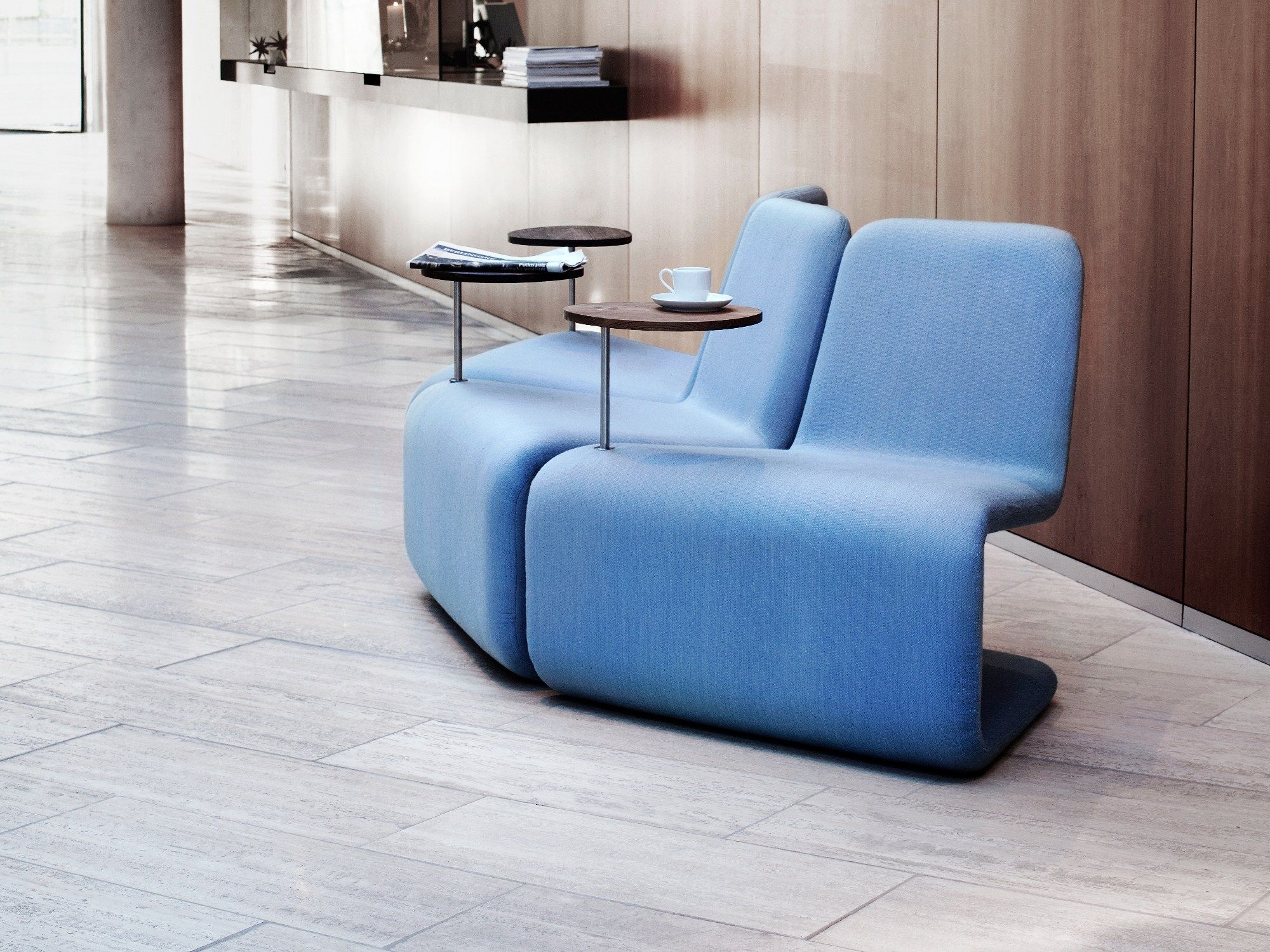 Cantilever armchair URBAN LOUNGE WITH TABLE By Anne Linde design Anne Linde