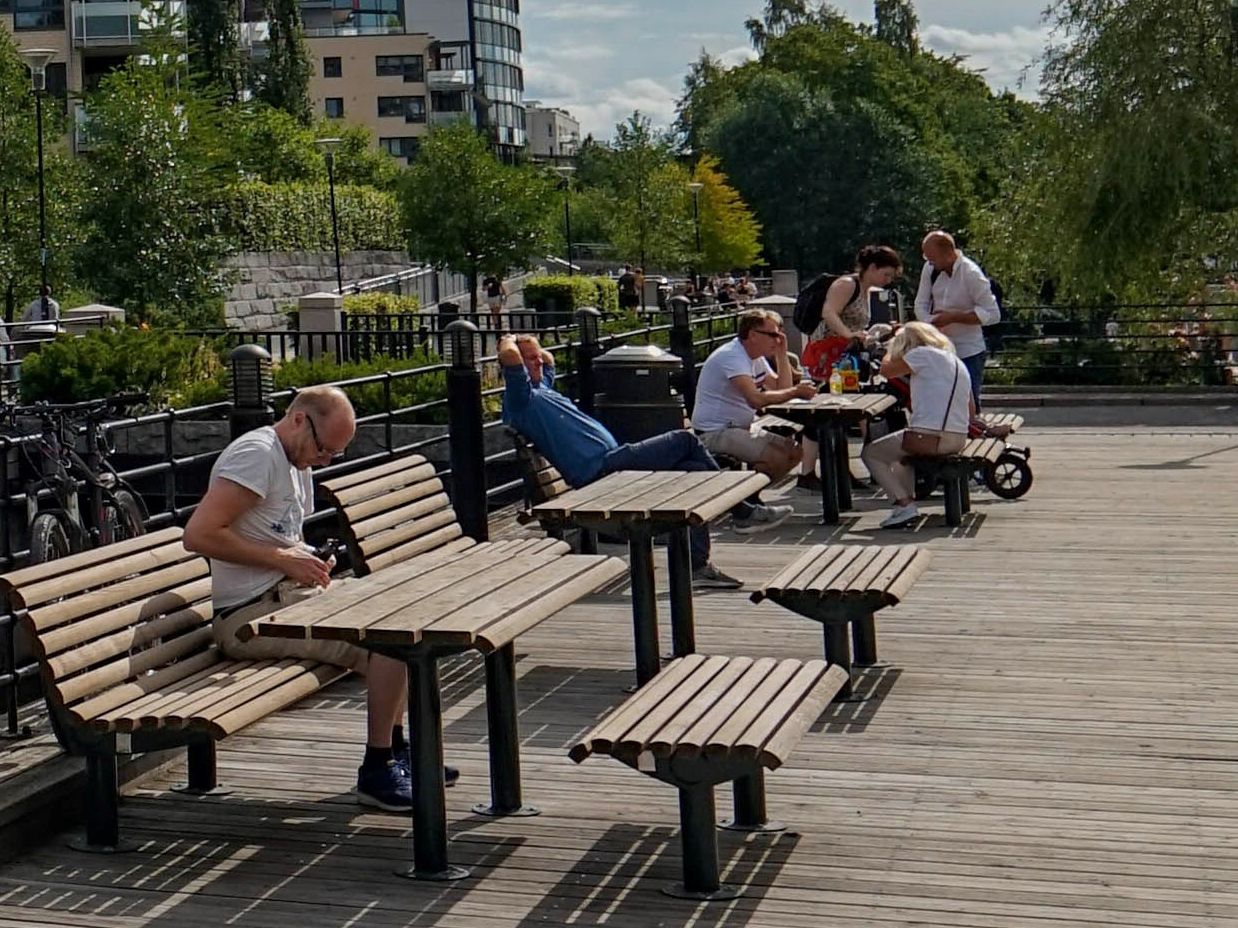 URBAN | Table for public areas By VESTRE
